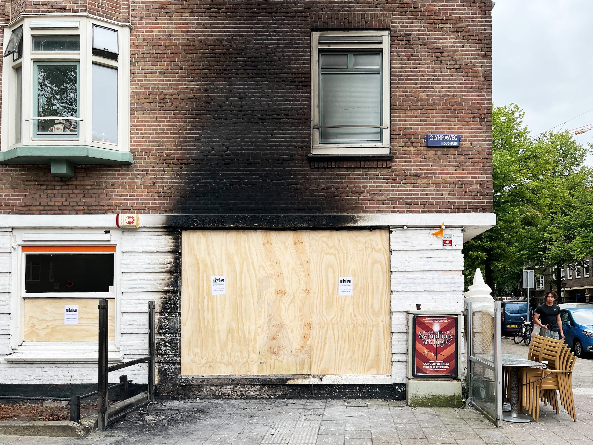 Buurt zamelt geld in voor uitgebrande snackbar Coja op Marathonweg: ‘Nu ...