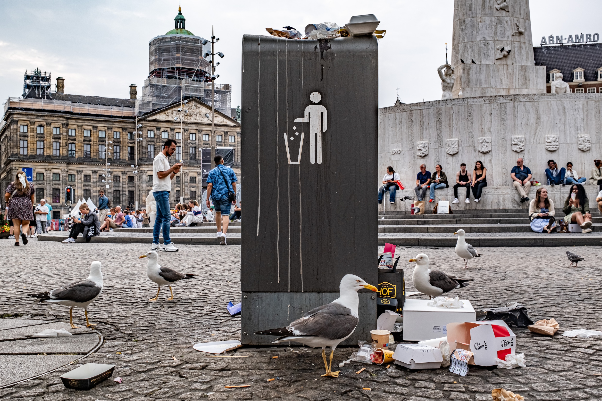 Zo wil Amsterdam vuilnisoverlast te lijf gaan: meer bovengrondse ...