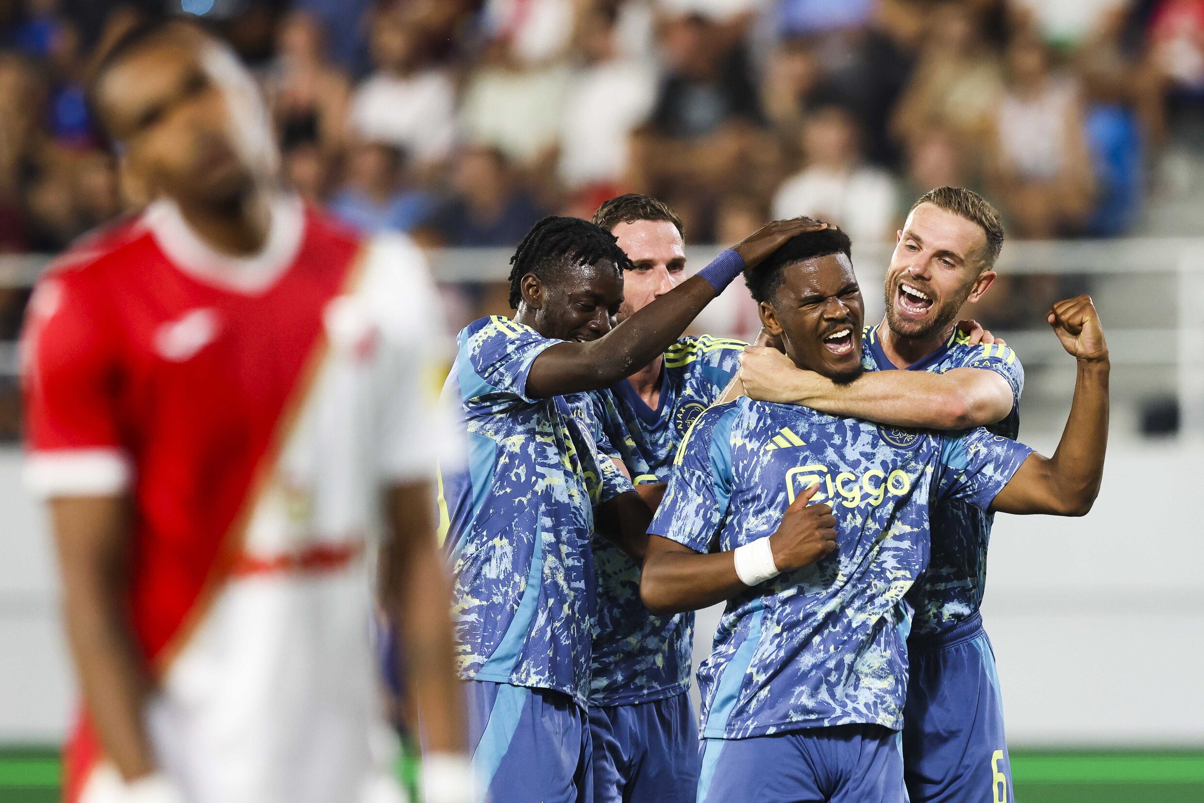 Drie lessen voor Ajax, dat door is in de Europa League, maar mikt op ...