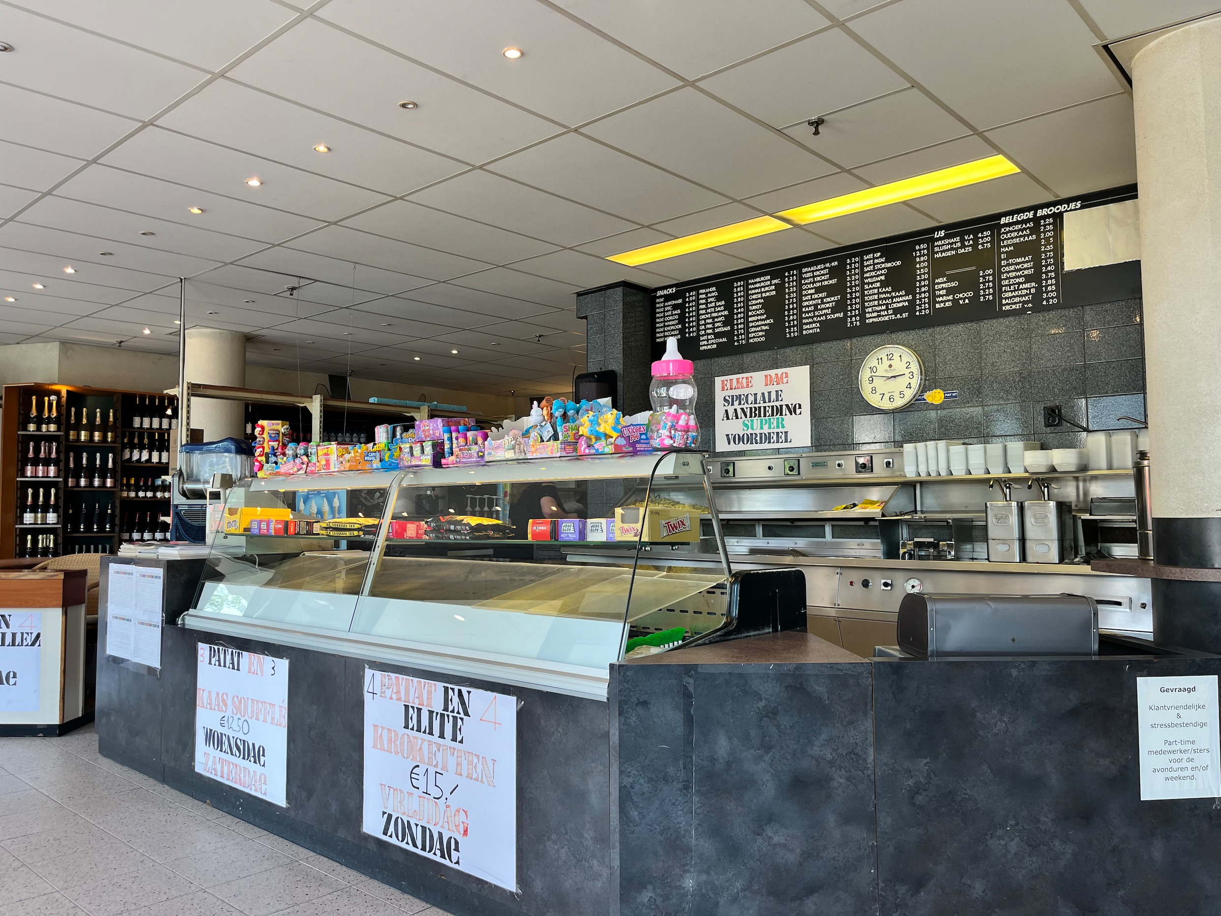 De Snackspert ontdekt hoe de Willempie, de pittige snack met stukjes ui, een Jochempie werd ...