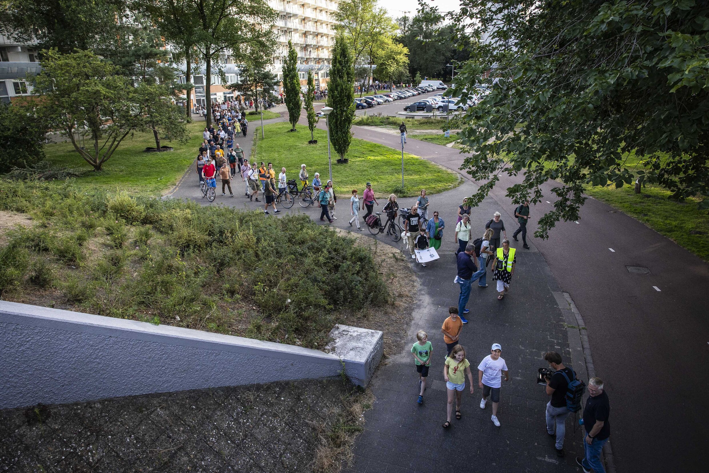 Samuel (12) liep met honderden anderen in Amsterdam-Zuidoost uit ...