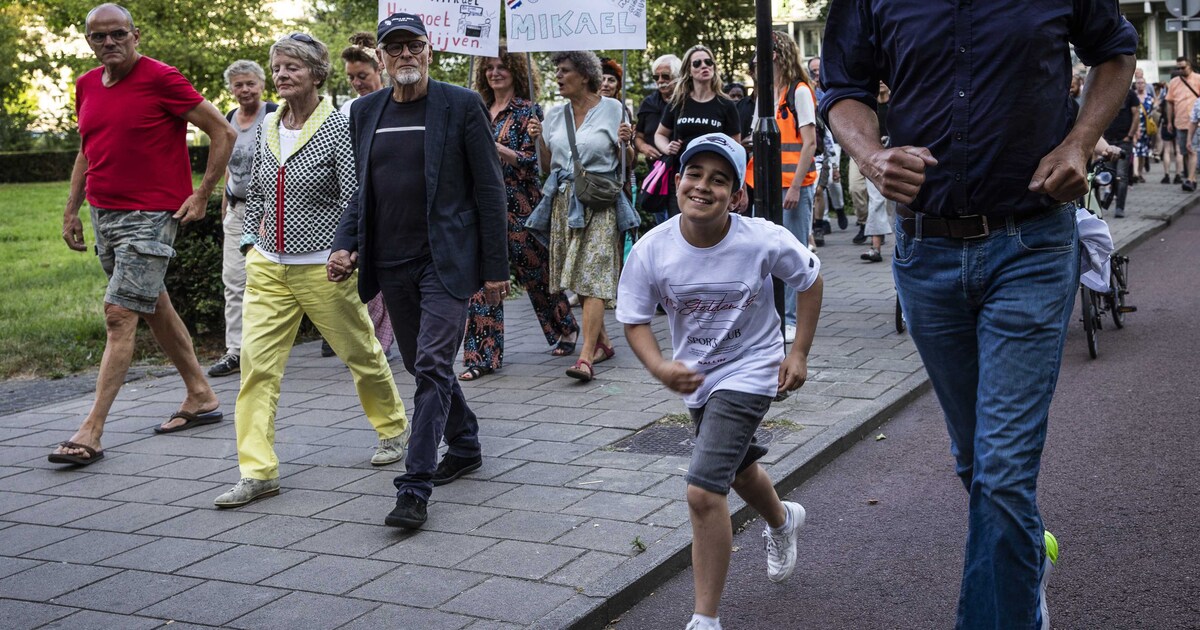 Samuel (12) liep met honderden anderen in Amsterdam-Zuidoost uit ...