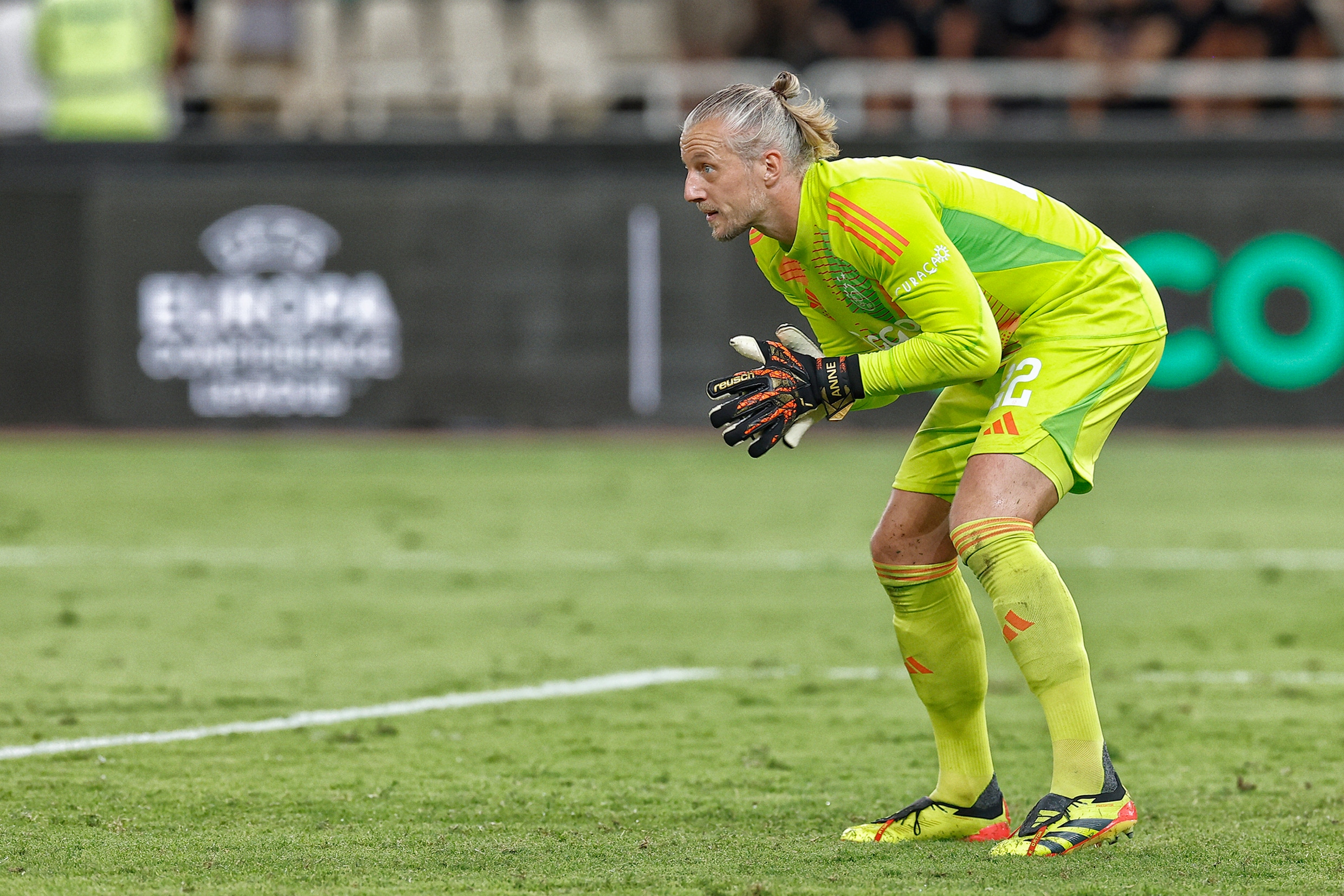 Hoe Remko Pasveer de Ajax-defensie weer sterker maakt: ‘Een stapje naar links of rechts maakt ...