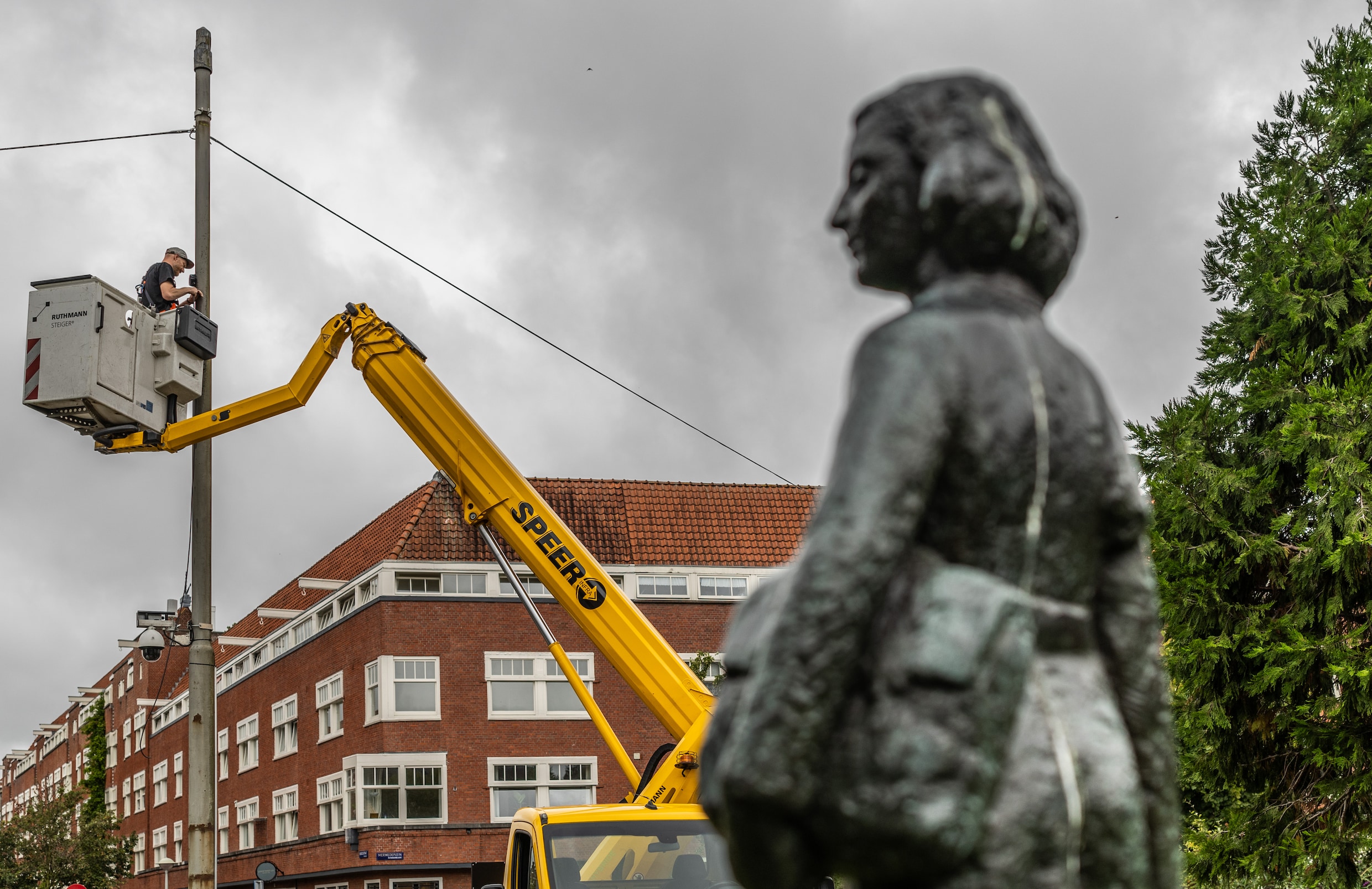 Initiatiefnemer beeld van Anne Frank opgelucht over cameratoezicht op ...
