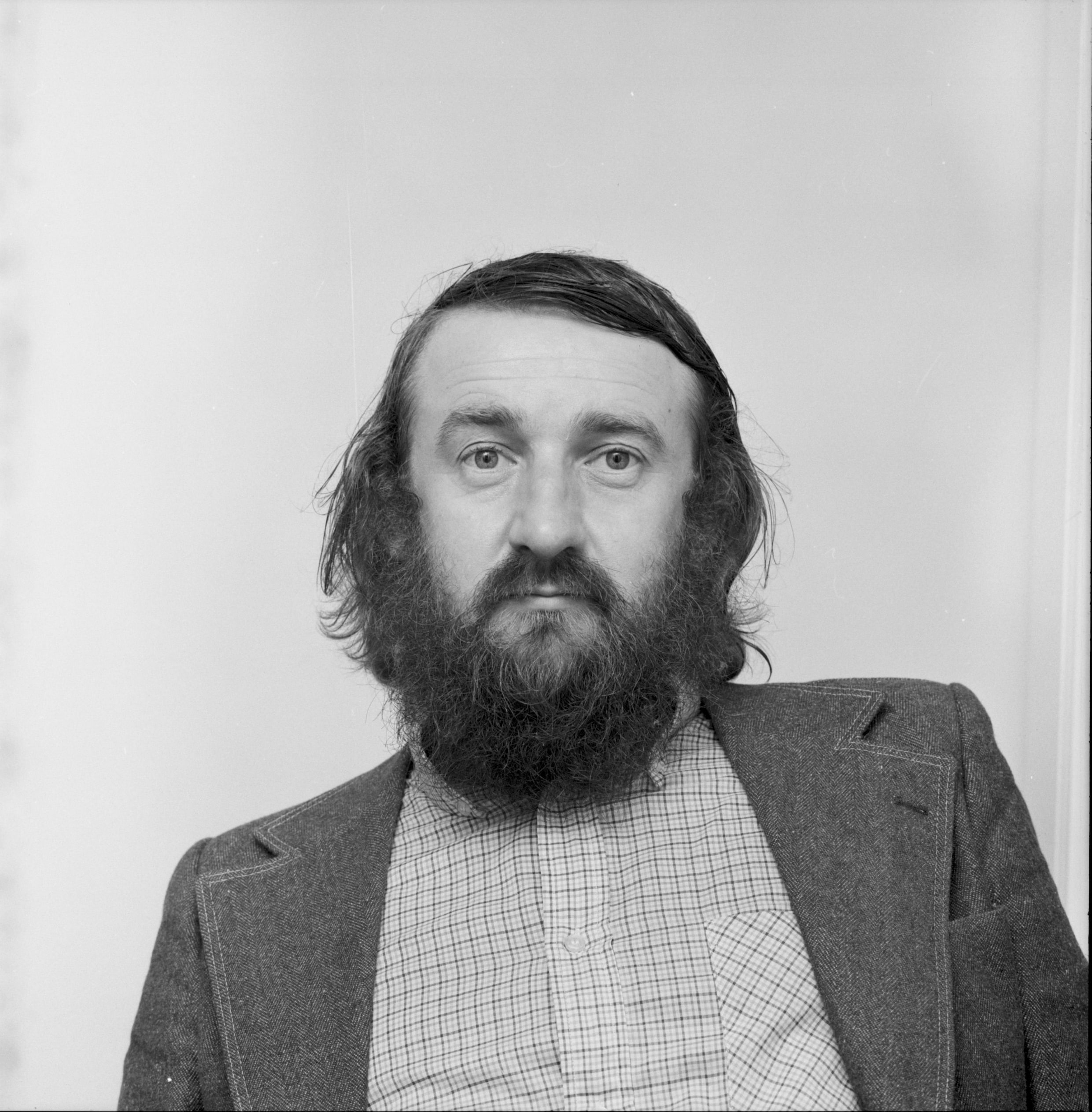 Journalist Joris van den Berg (1932-2024) kon al op driejarige leeftijd ...