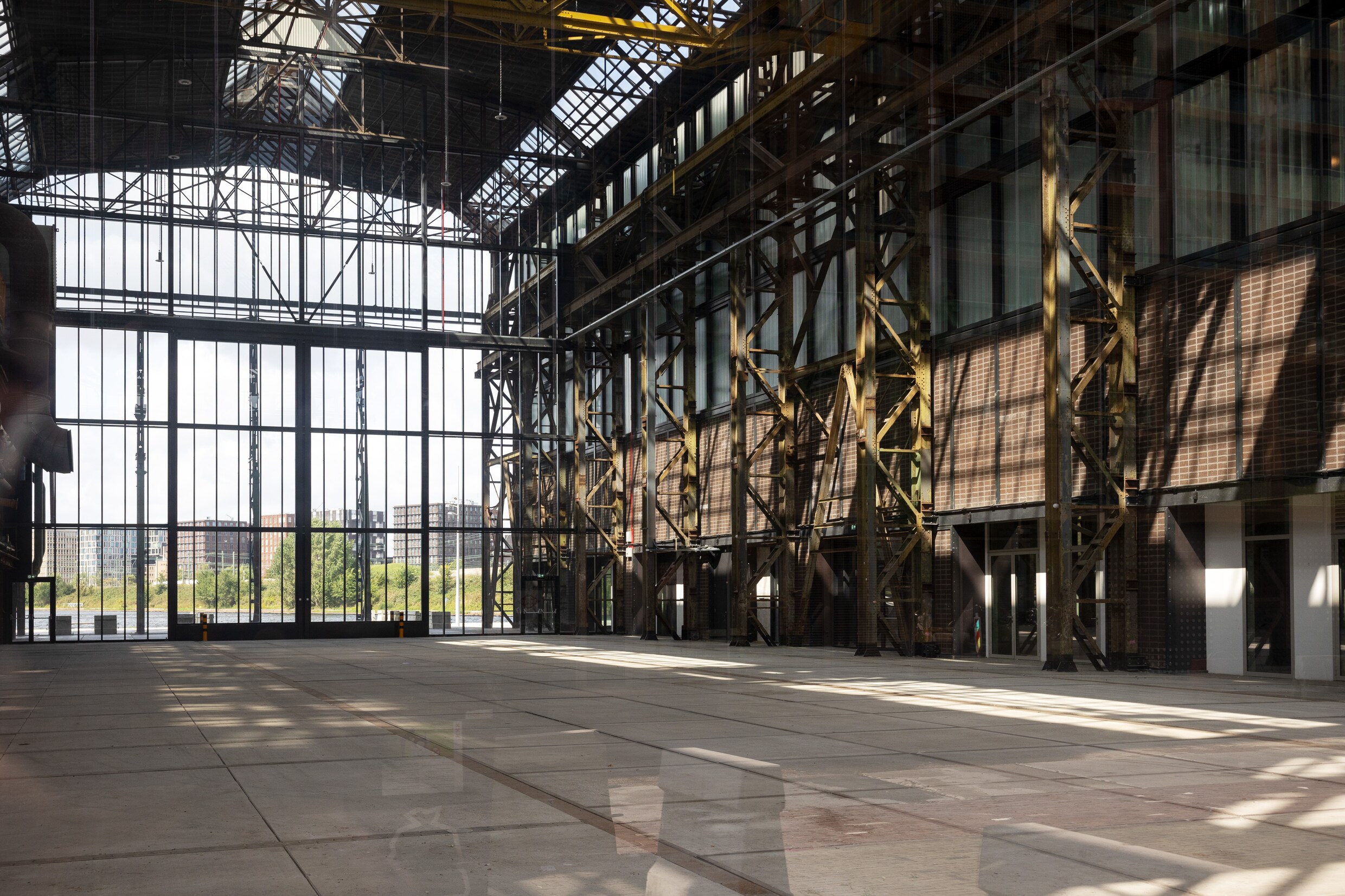 Voorlopig geen padelbanen op Oostenburg: Stadgenoot werkt niet mee ...