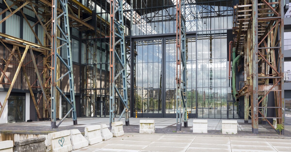 Nieuw voorstel voor invulling Werkspoorhal Oostenburg: 6 padelbanen en ...