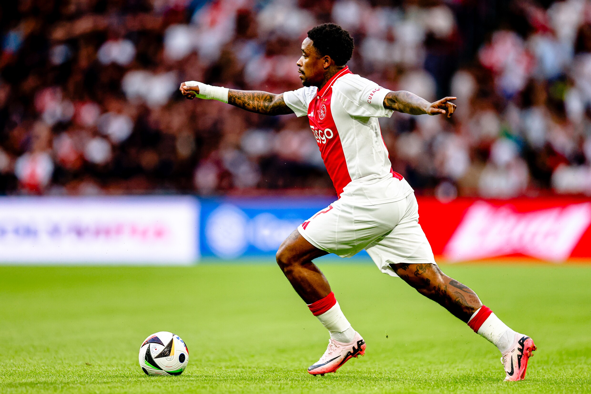 Ajax verkoopt Bergwijn en mag ook na Deadline Day blijven hopen op ...