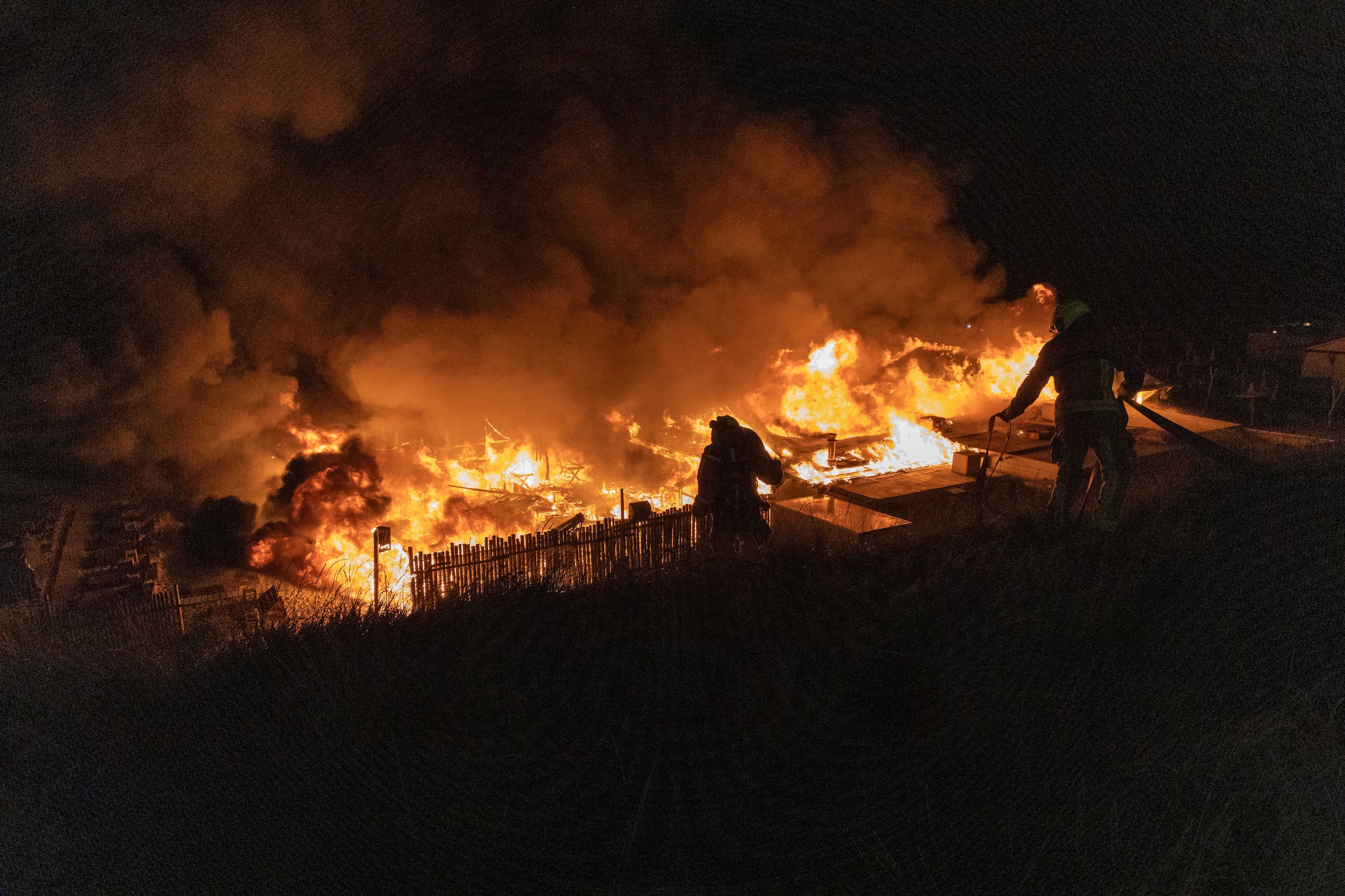 Strandpaviljoen Hippie Fish in Zandvoort verwoest door brand | Het Parool