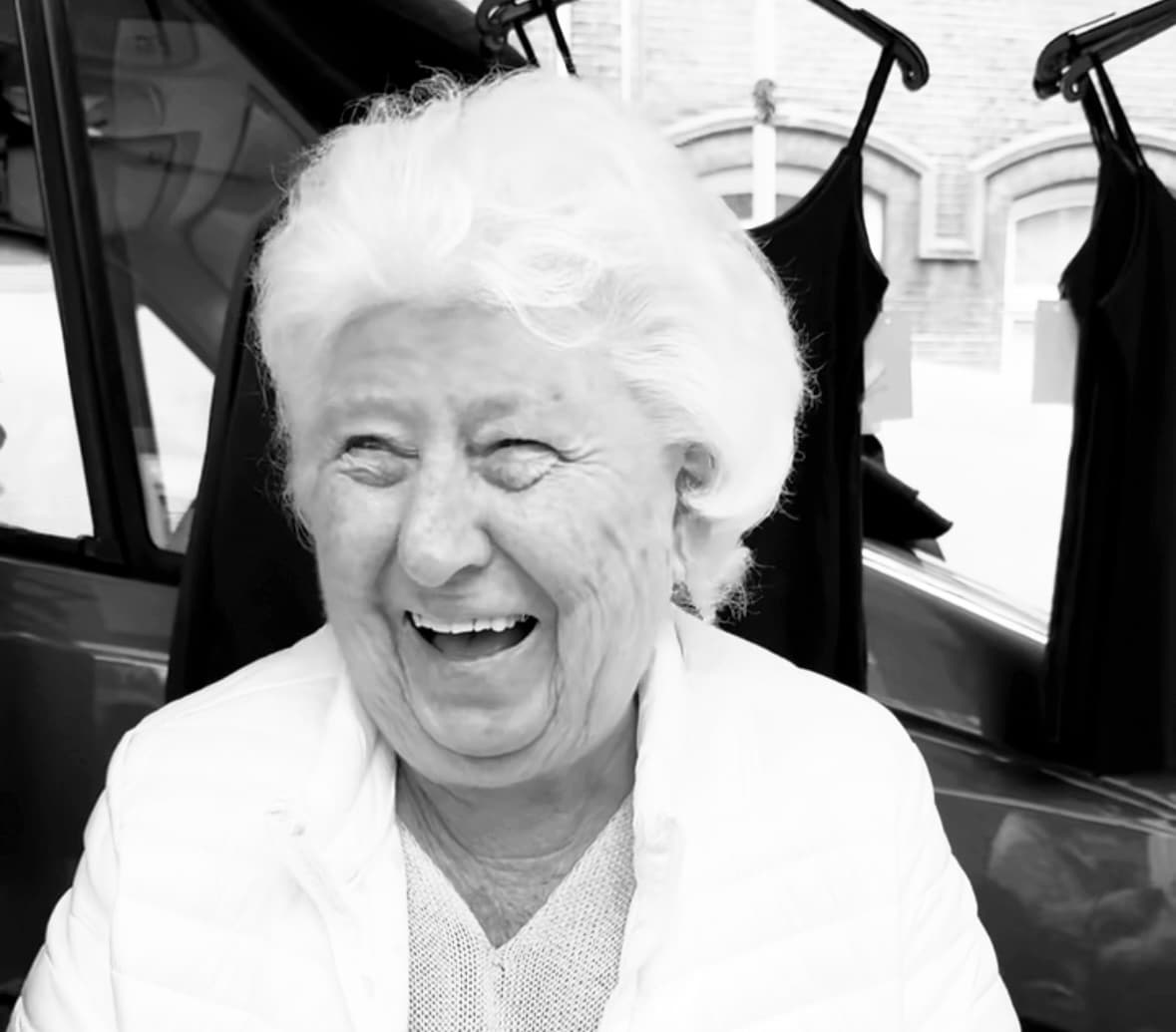 Marktkoopvrouw Tante Rietje (1940-2024) was met haar gezelligheid een ...