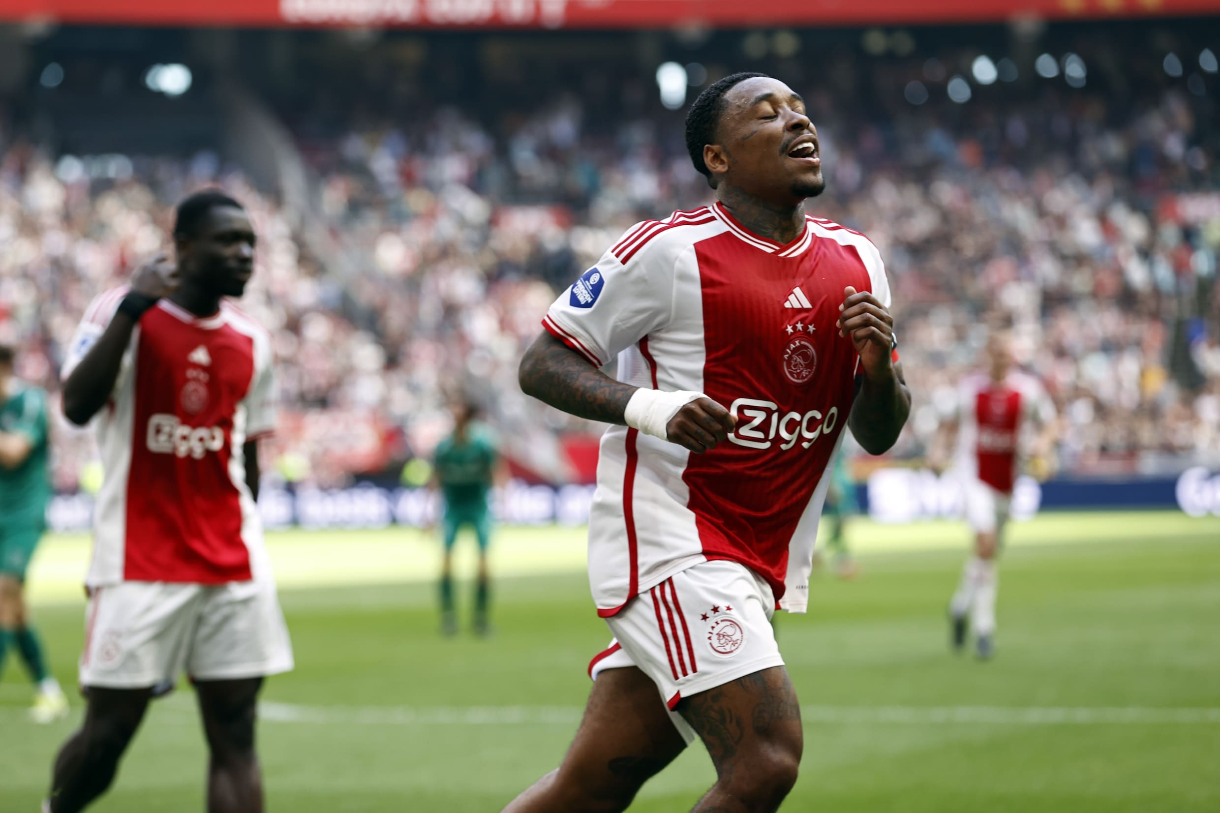 Al-Ittihad helpt Ajax met miljoenentransfer van tegenvallende Bergwijn ...