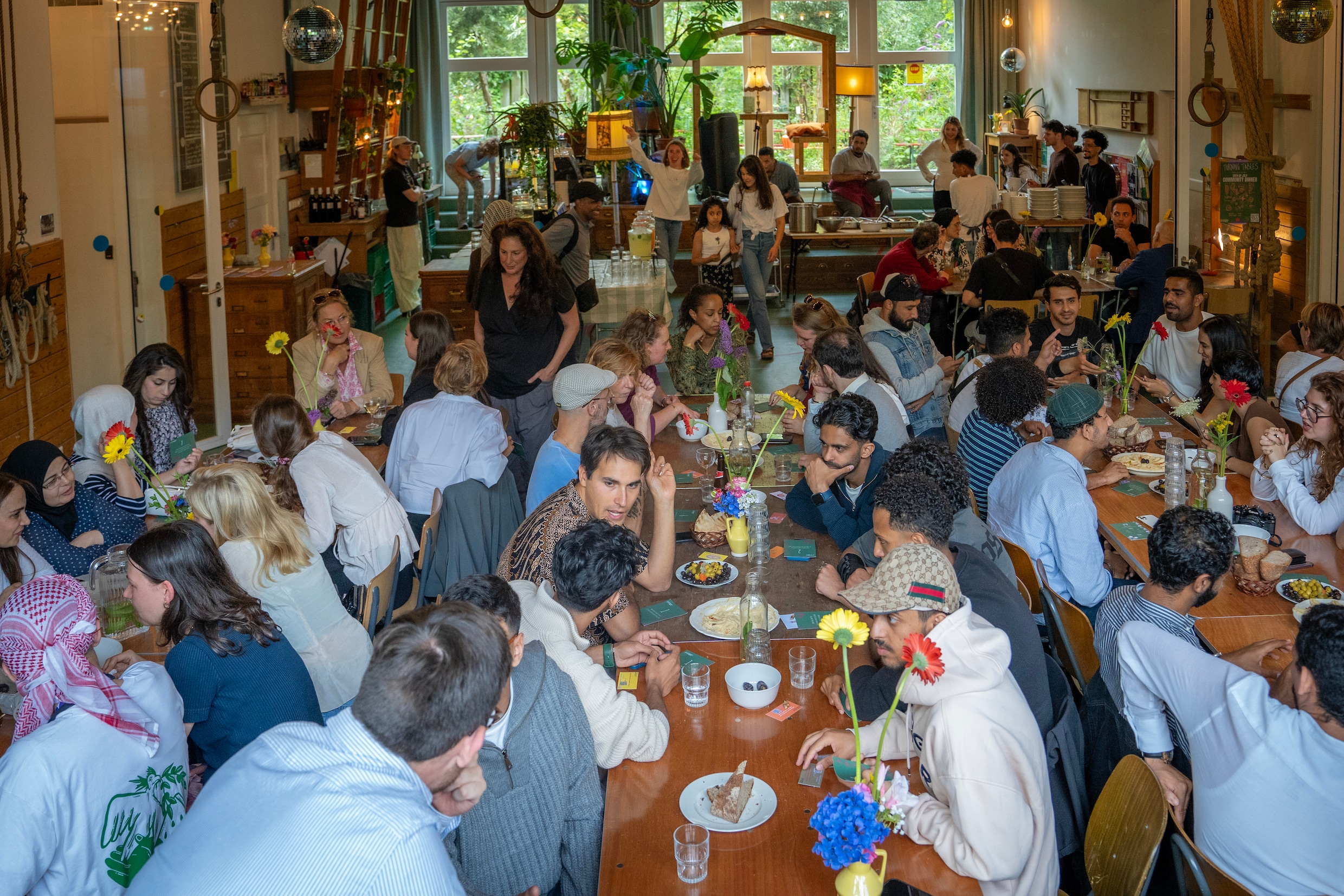 In deze gezellige volkskeukens in Amsterdam eet je voor weinig (en leer ...