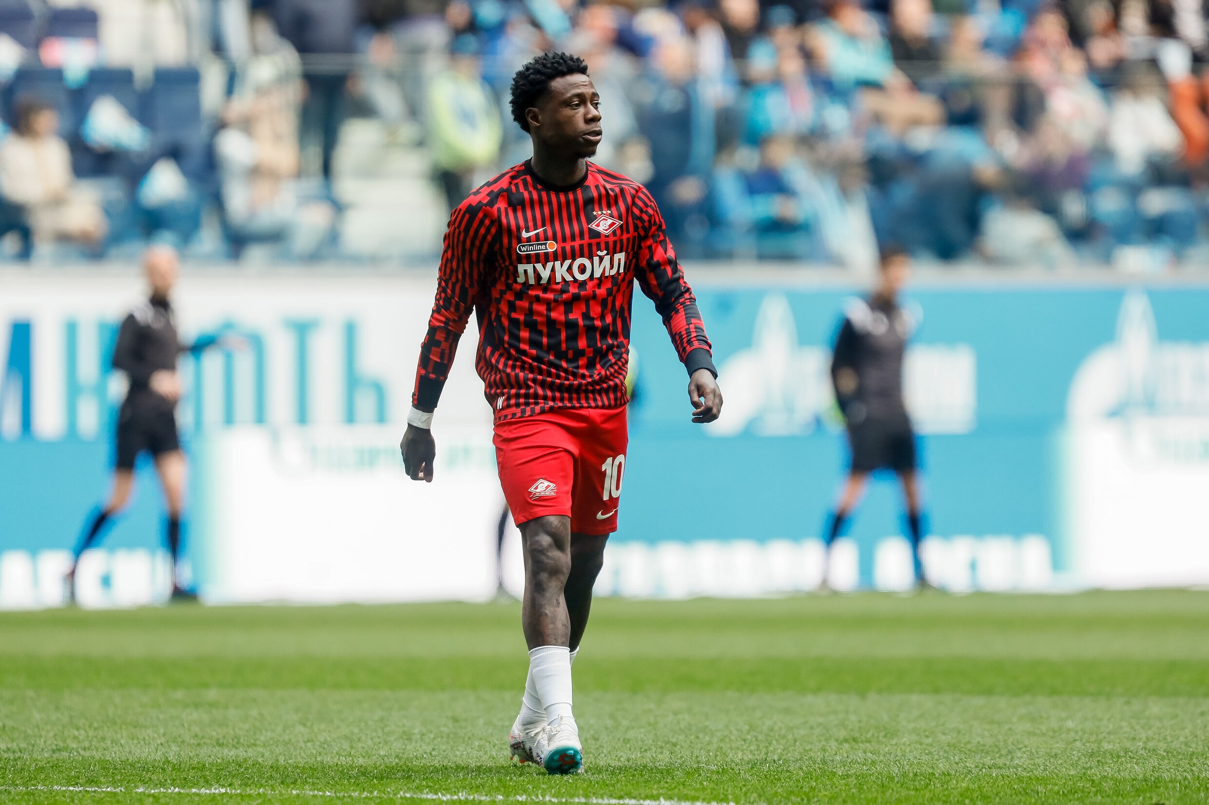 Veroordeelde Quincy Promes vervolgt voetbalcarrière bij club op tweede ...