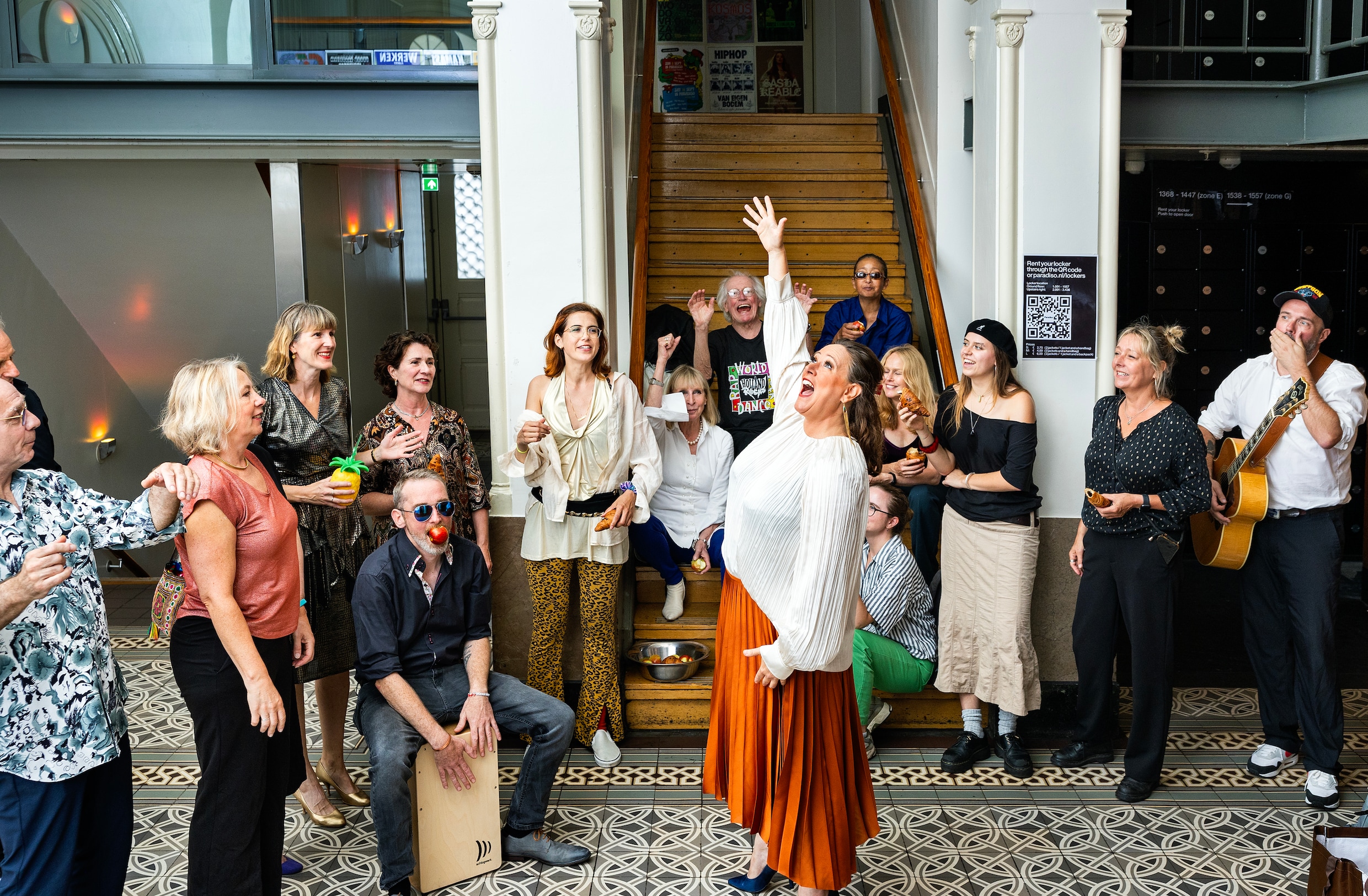 Het Paradiso Koor dirigeren is voor Evi echt een uitje op zaterdag ...