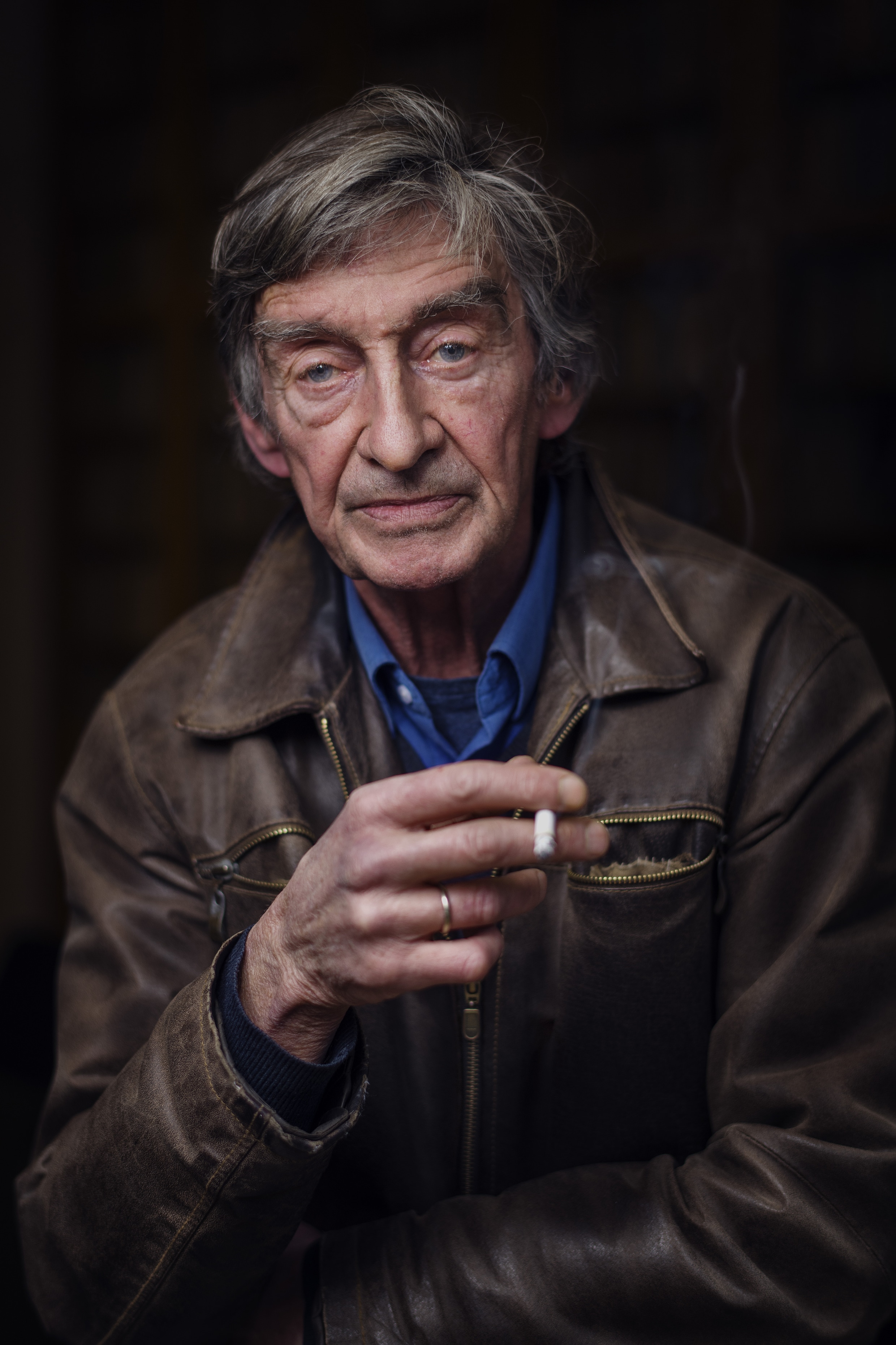 Schrijver Tomas Ross draait op zijn tachtigste nog overuren: een kijkje ...