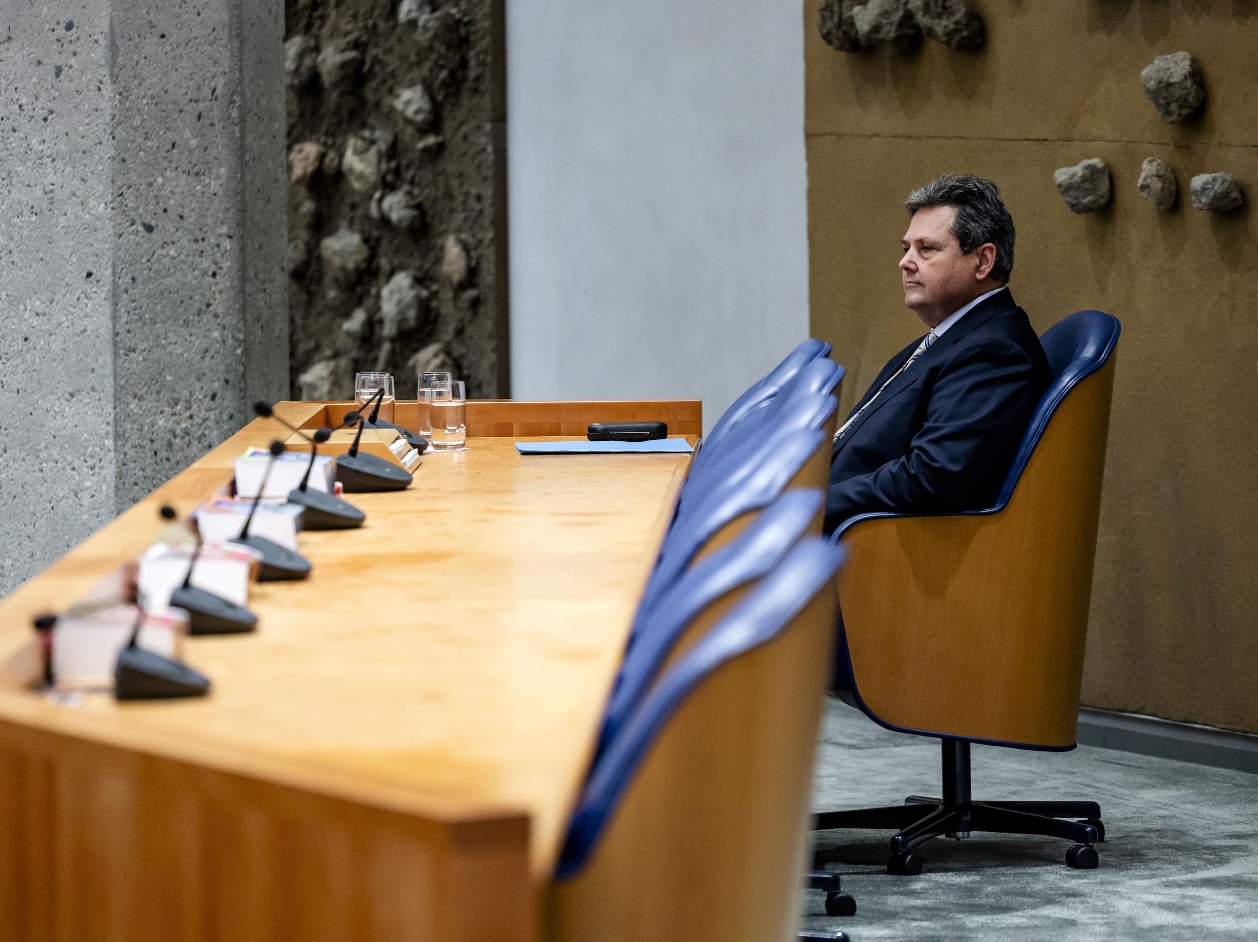 Schoof grijpt in: staatssecretaris neemt zijn ‘minder minder’-uitspraak ...