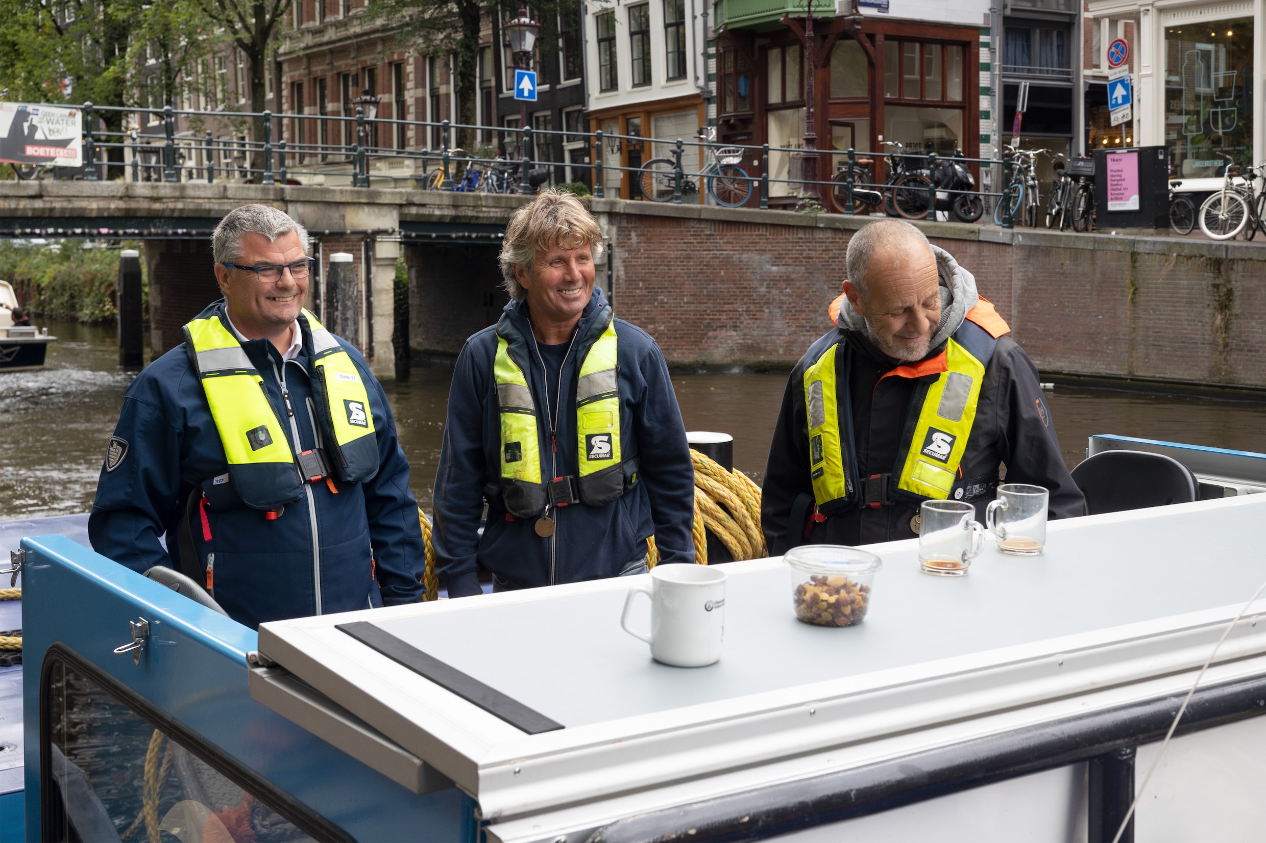 Bootwrakken op Amsterdamse grachten worden weggehaald: ‘Hij lag al ...