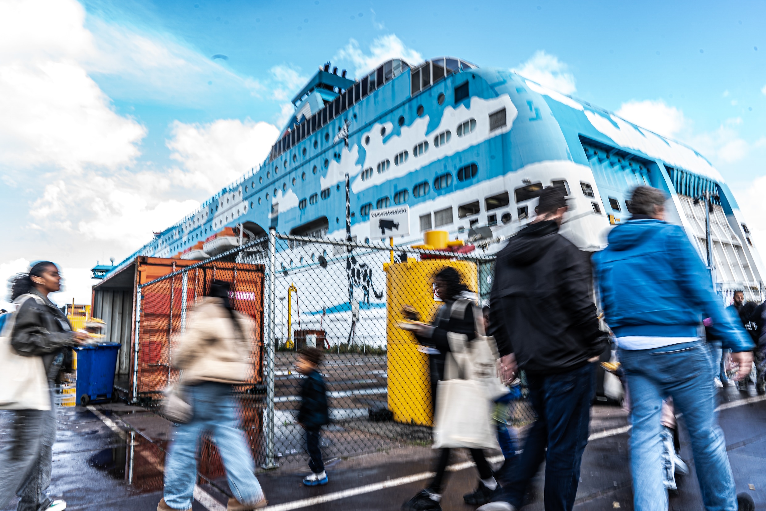 MS Galaxy blijft tot 2027 grootste opvanglocatie asielzoekers in ...