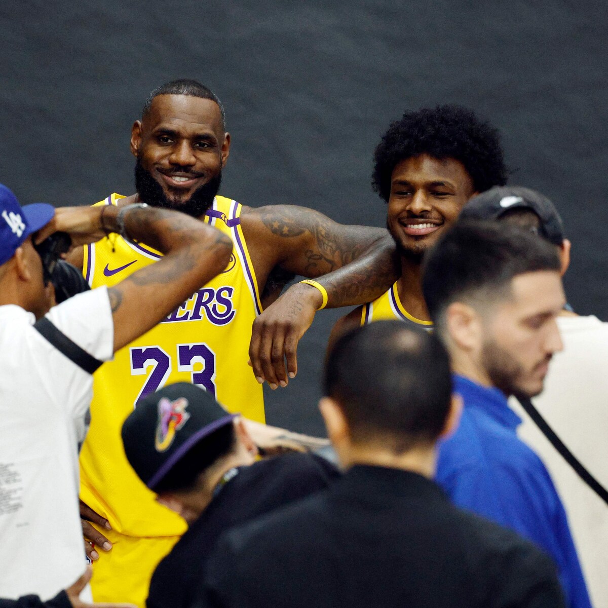Lebron James Zoon Basketbalteam Basketballegende LeBron James Voelt De