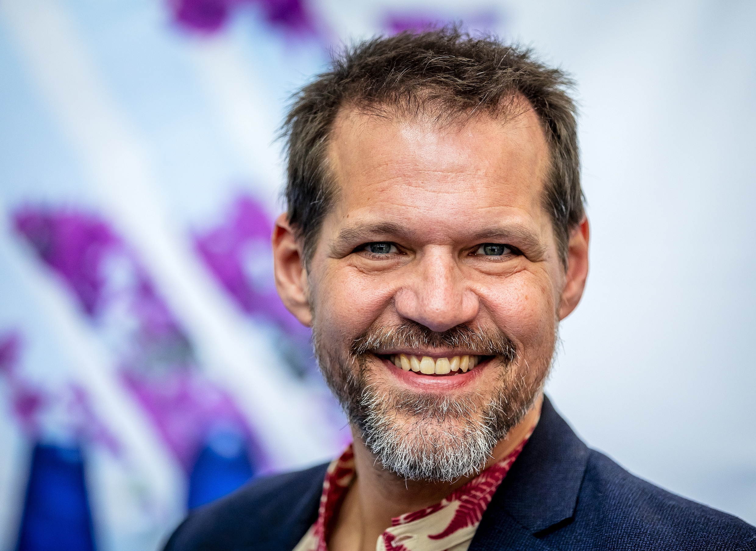 René van Kooten kruipt in de rol van Rob de Nijs in musical Malle Babbe ...