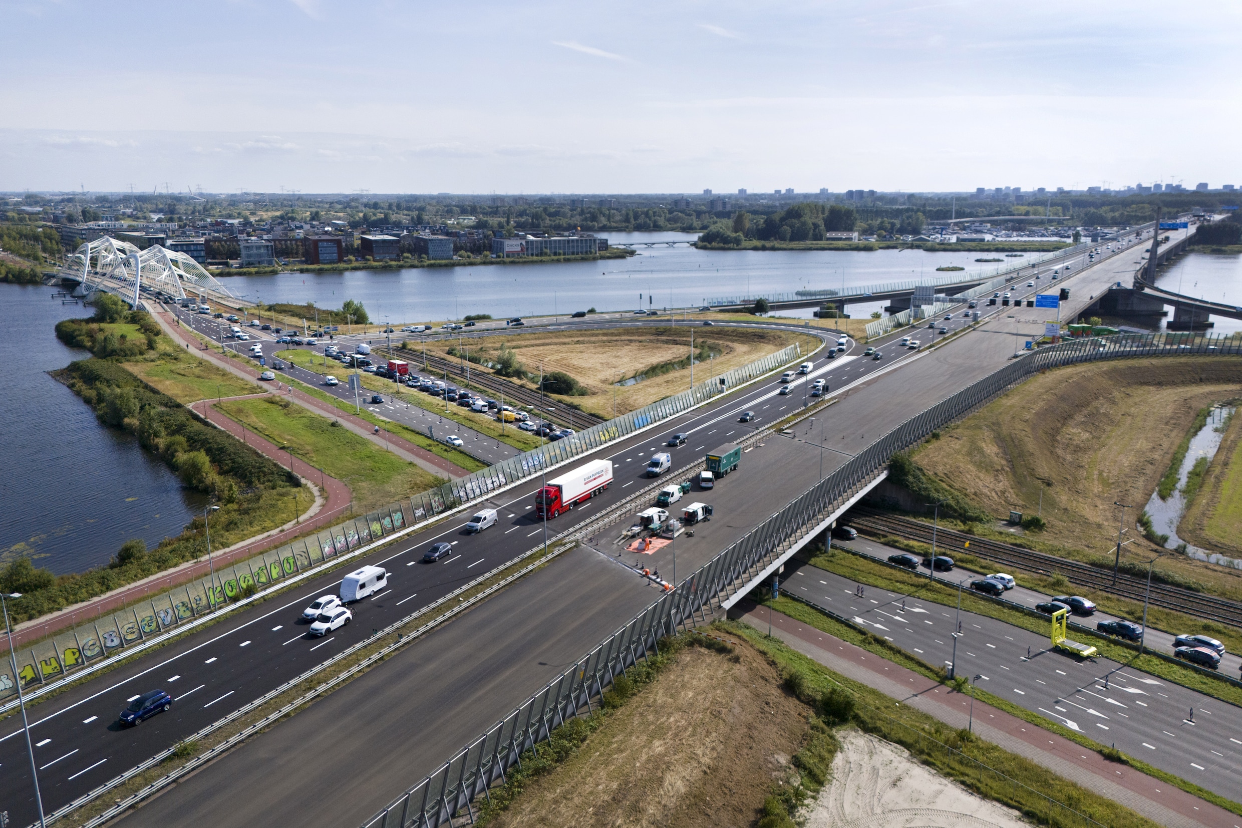 Rijkswaterstaat verwijdert afzetting rechterrijstrook A10-Noord bij ...