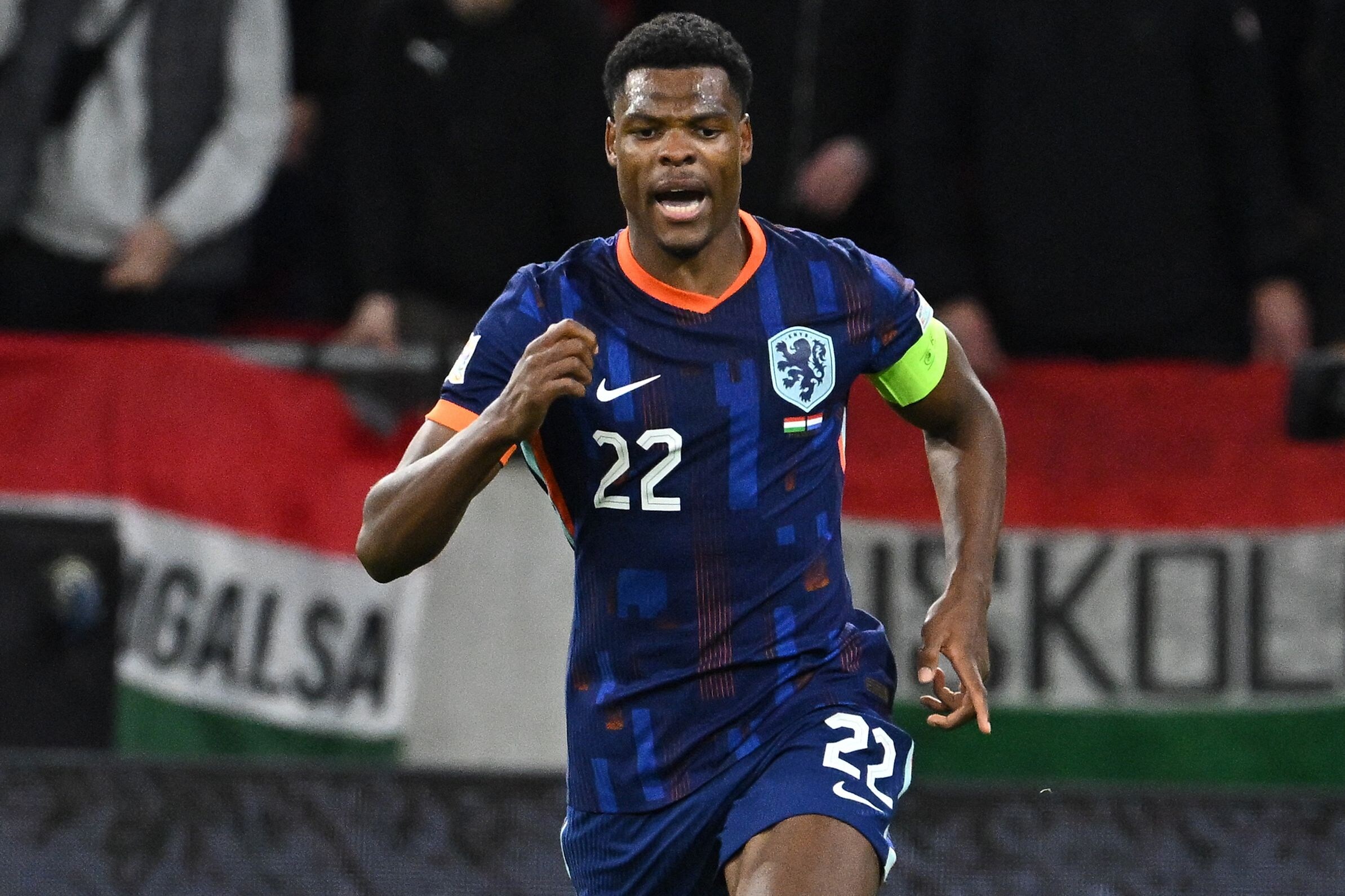 Teleurstellend Oranje knokt zich met tien man alsnog naar gelijkspel in ...