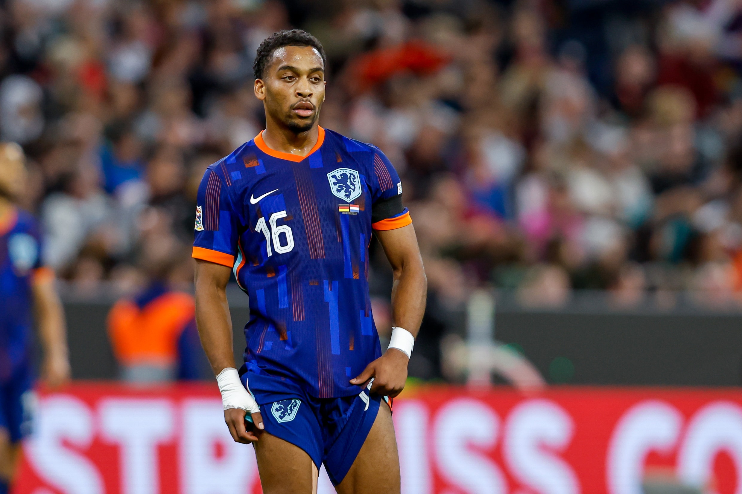 Tegen Duitsland keek Quinten Timber hulpeloos uit z’n ogen: hoe kreeg ...