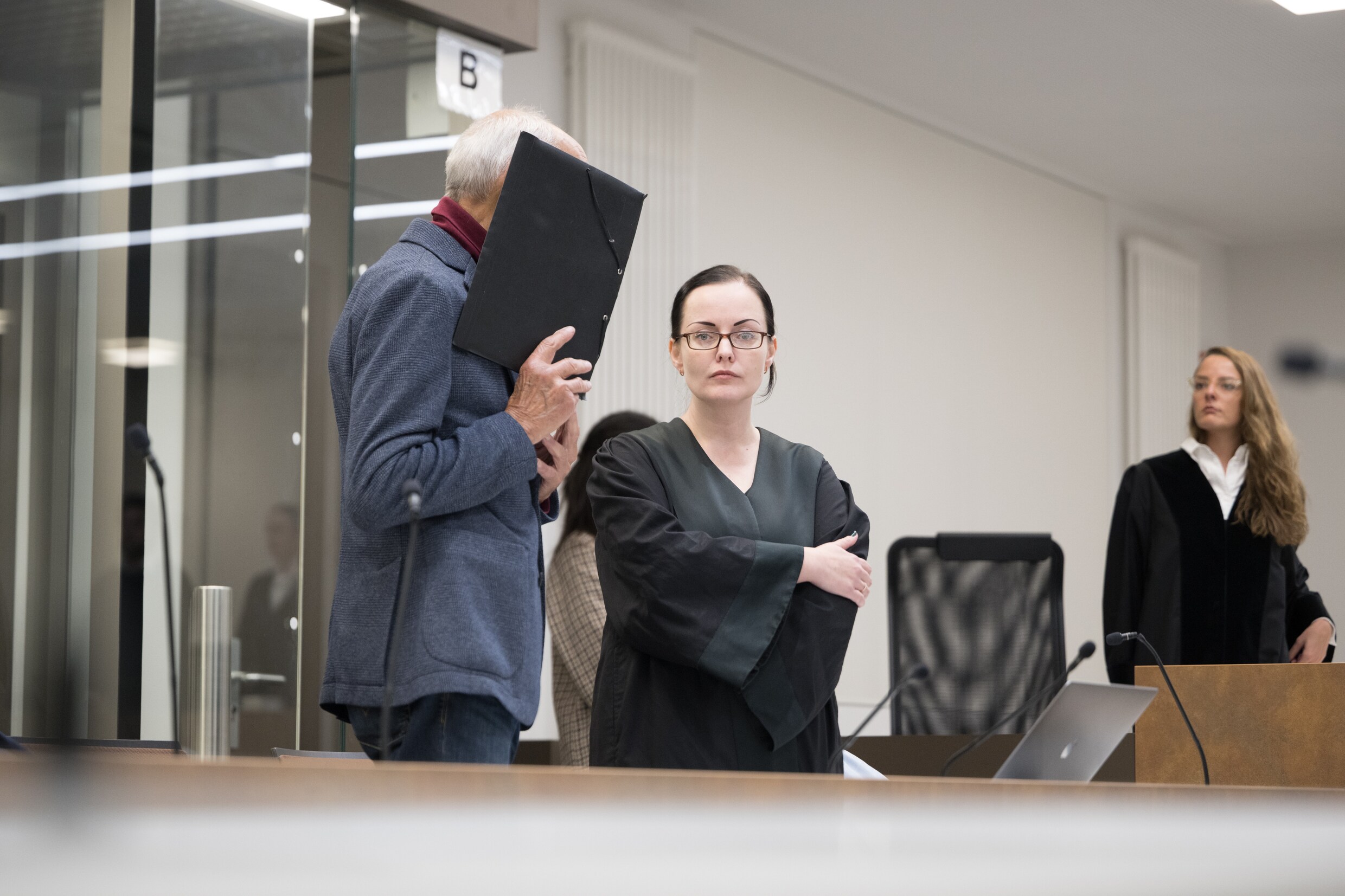 Voormalig Stasi-agent (80) moet halve eeuw na moord op reizende Pool ...