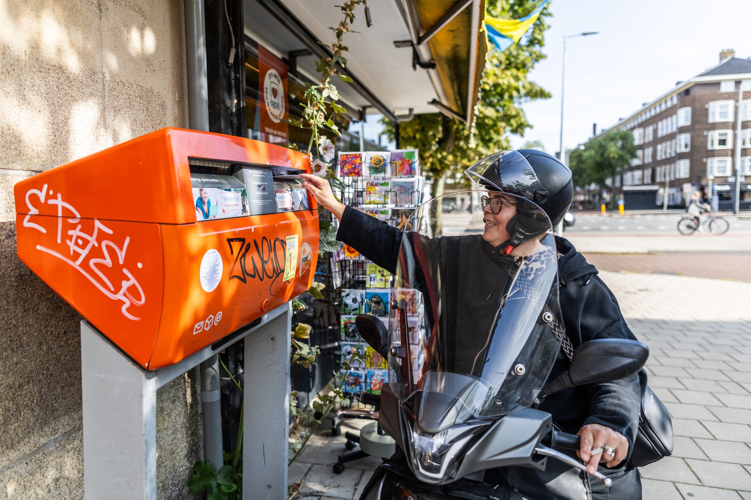 Opinie: ‘Politiek Den Haag wil de regie houden over PostNL, maar er ...