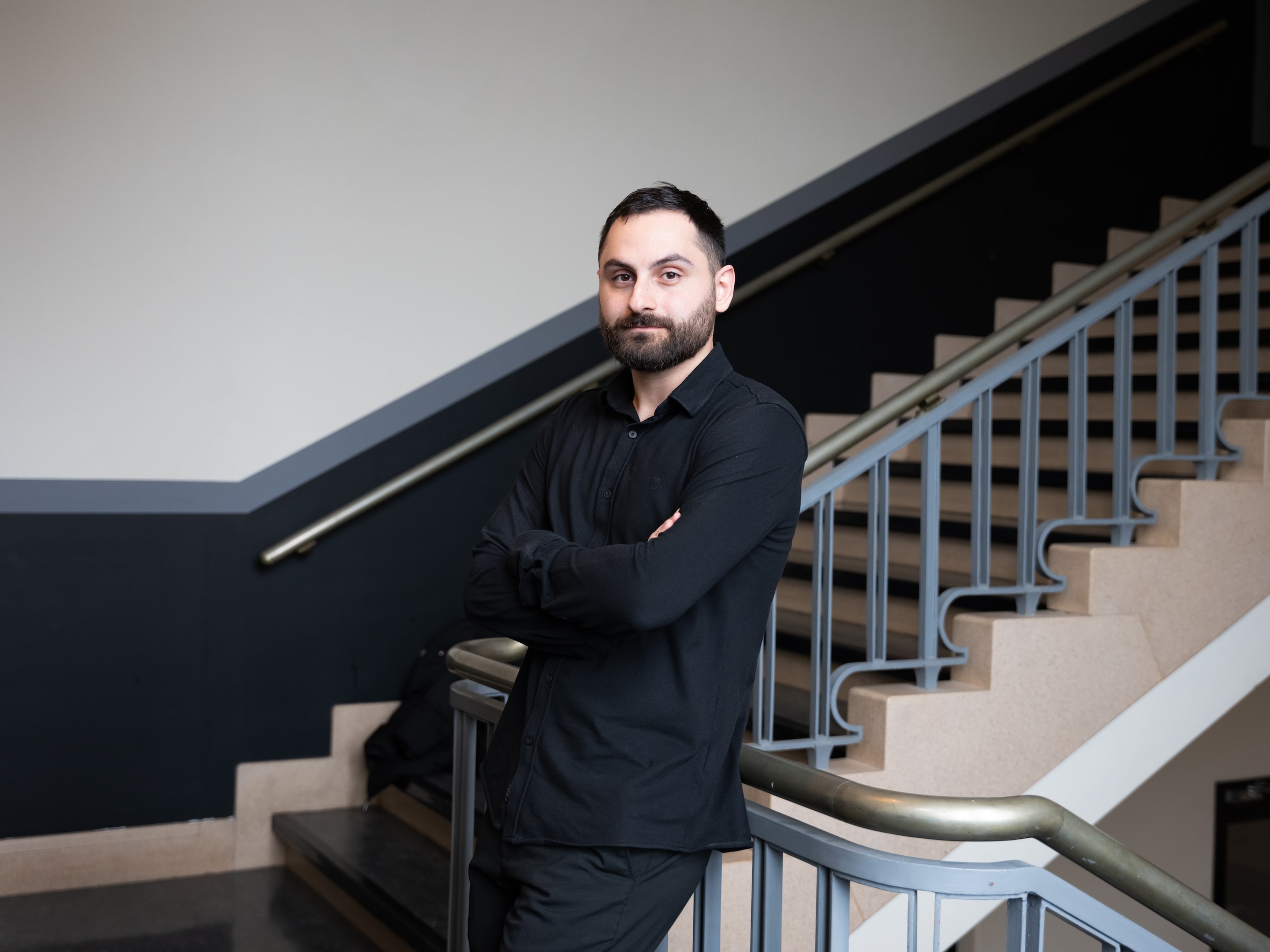 Comedian Yunus Aktas: ‘Het voelt alsof ik niet in Nederland ben ...