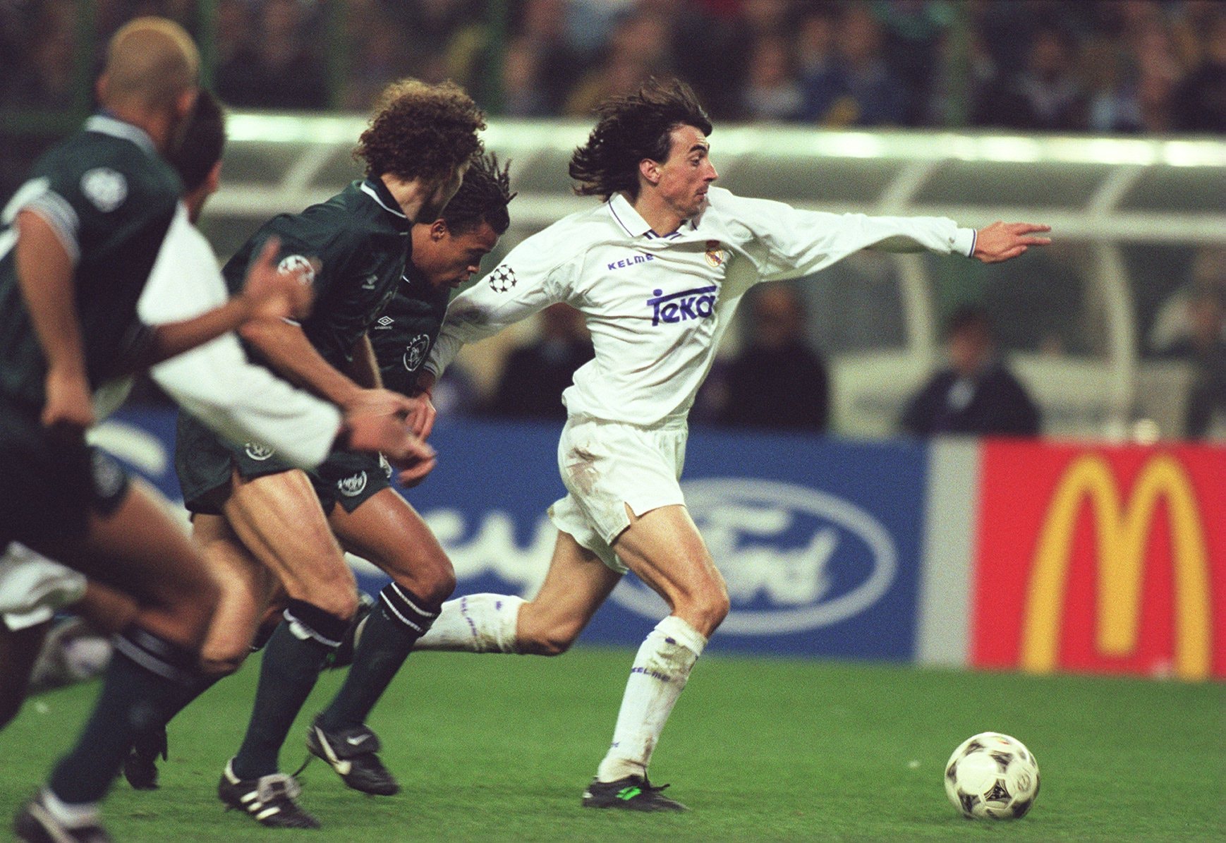 Arie van Os (87) was financieel bestuurder van Ajax in de jaren ...