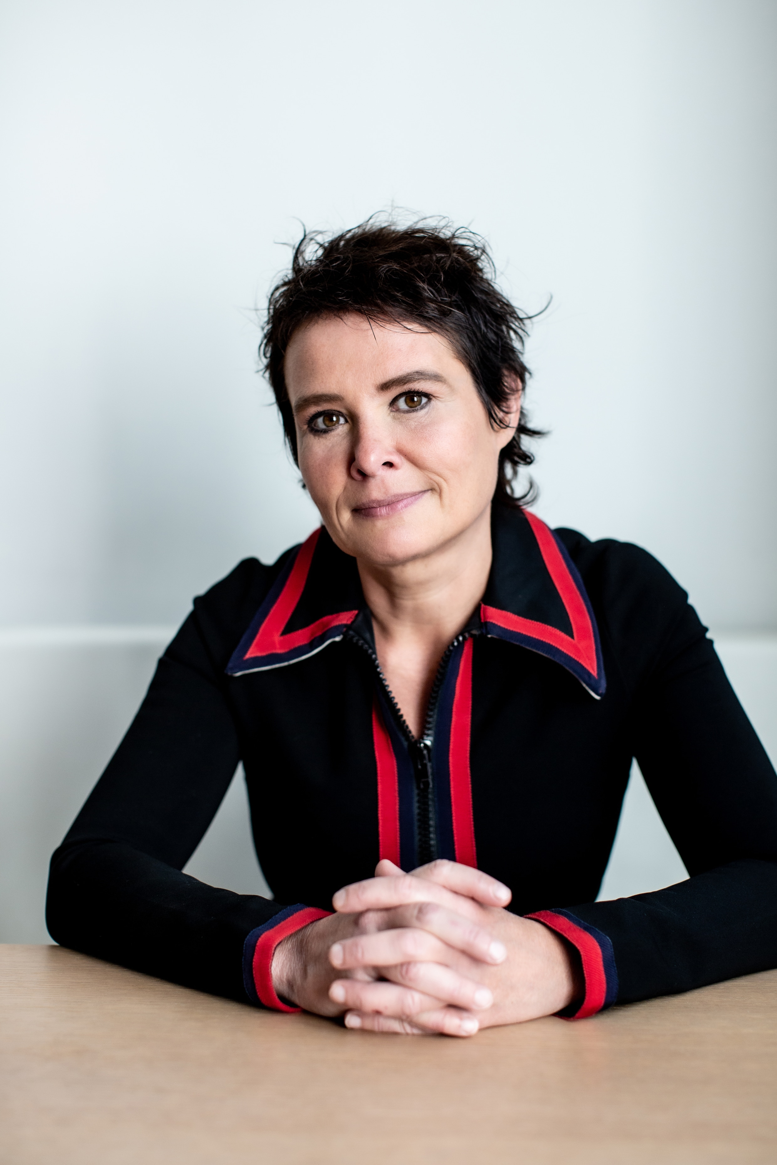 Schrijfster Griet Op de Beeck is de nieuwe presentator van Zomergasten ...