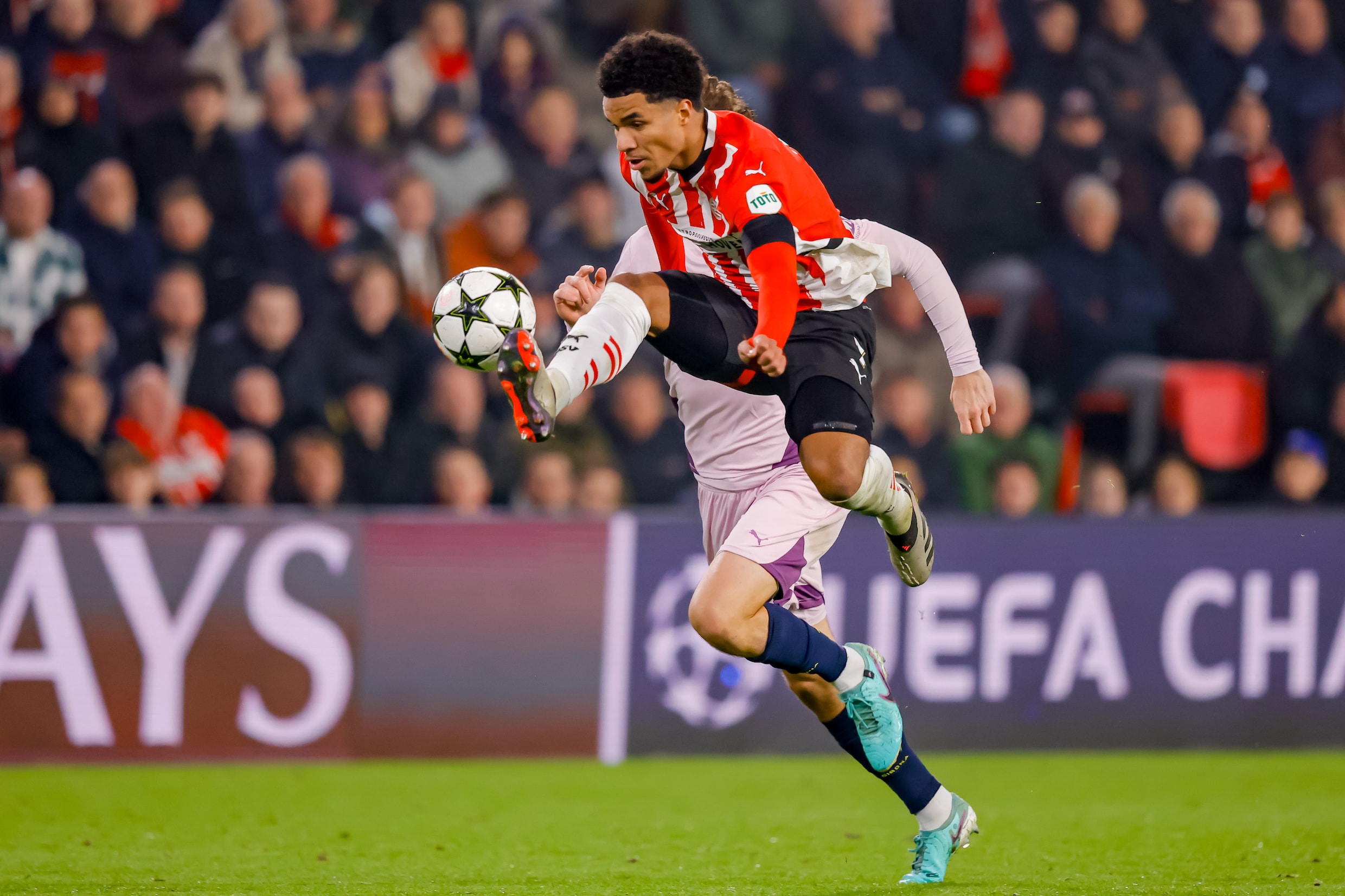 Malik Tillman scoorde en gaf een assist, eigenlijk twee; de lach ...