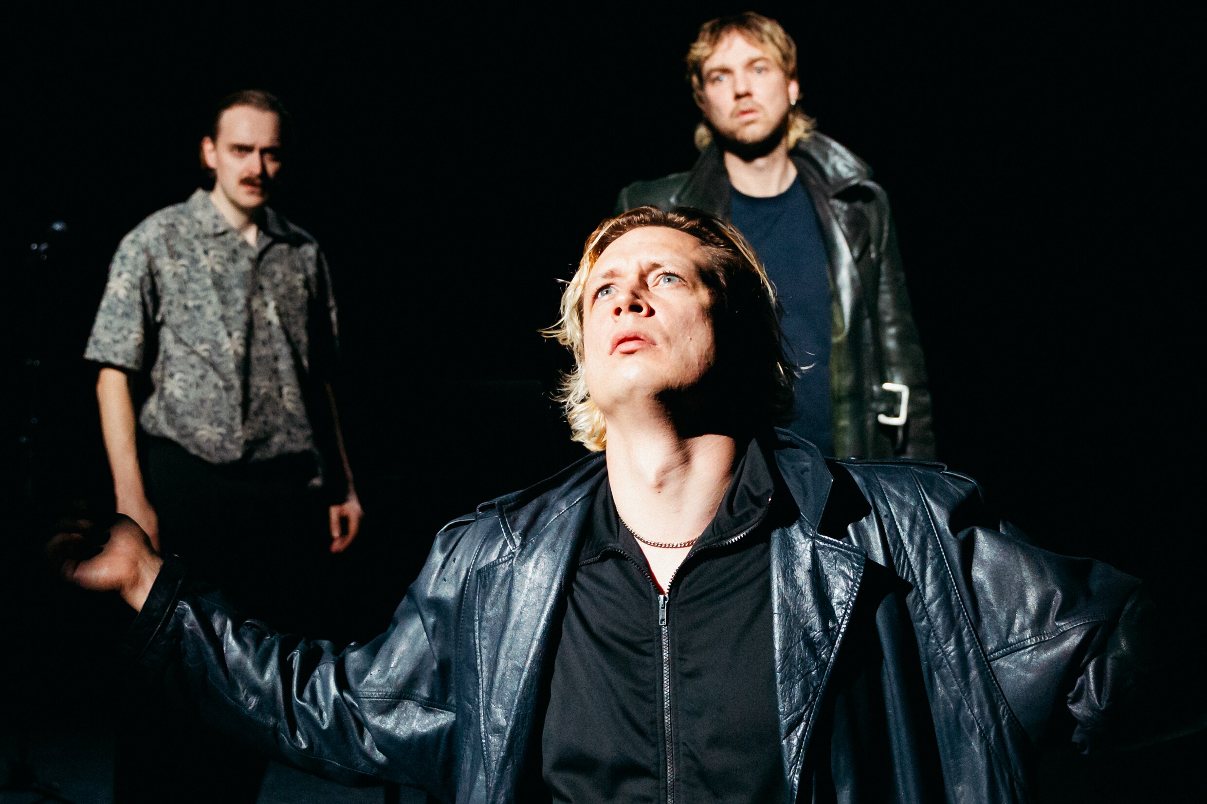 Recensie: Urland bewijst dat een AI-script nog geen theater is | Het Parool