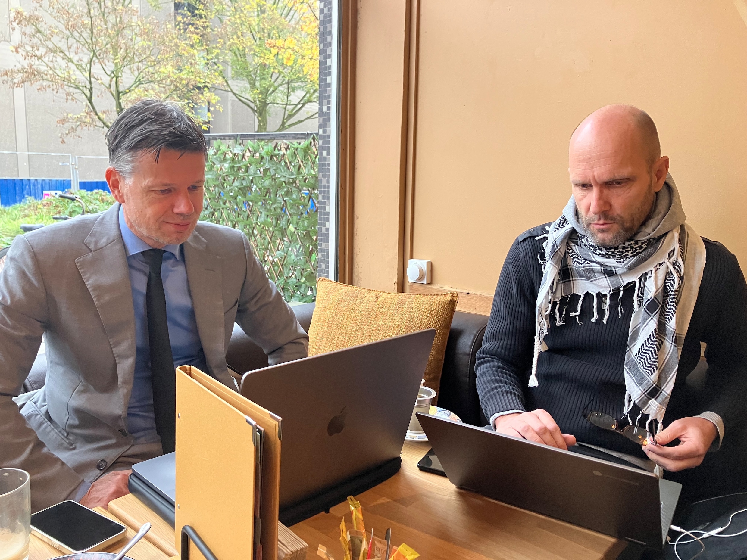 Live: Israëlische supporters aangevallen in Amsterdam, volg het laatste ...