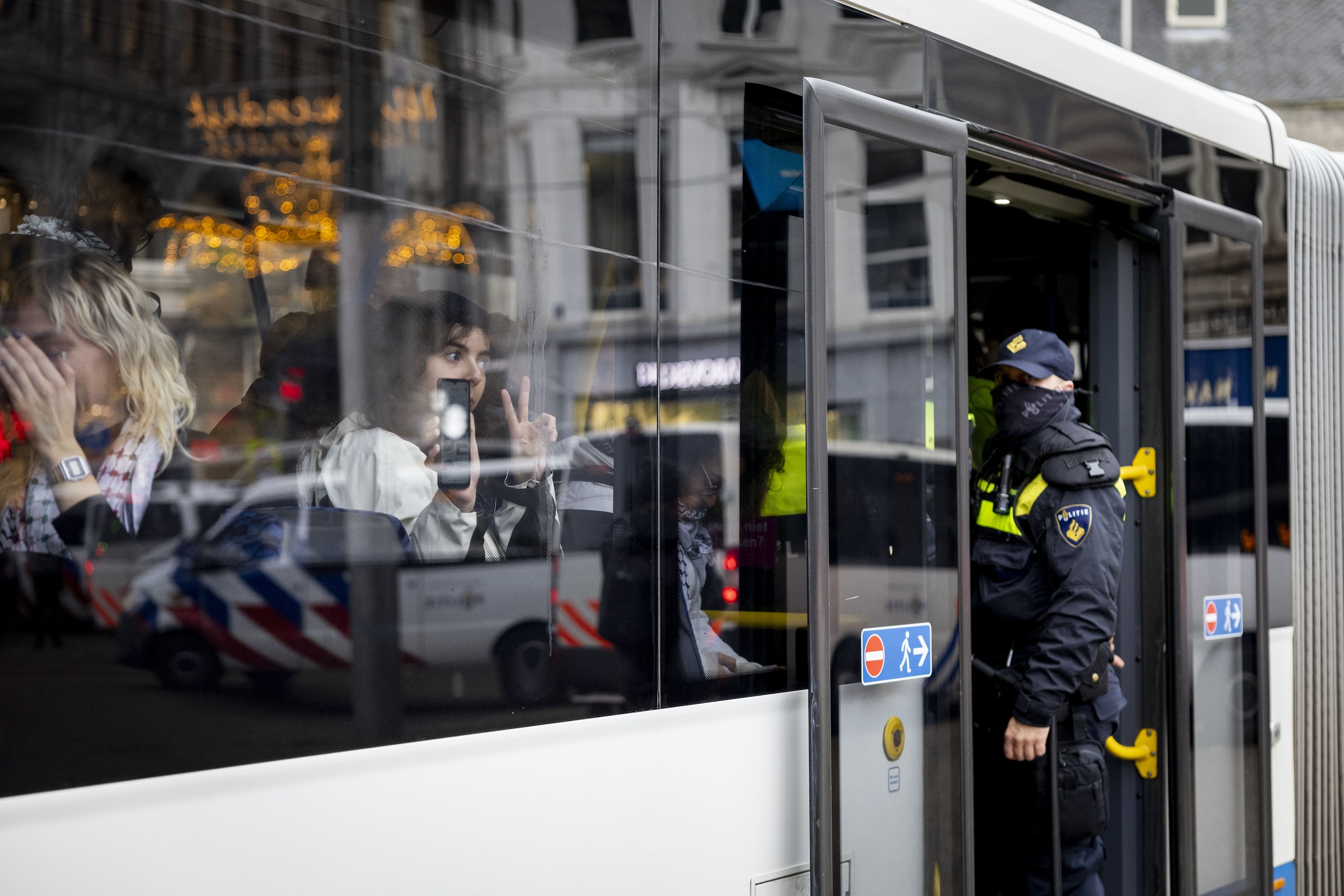 Live: Israëlische supporters aangevallen in Amsterdam, volg het laatste nieuws | Het Parool