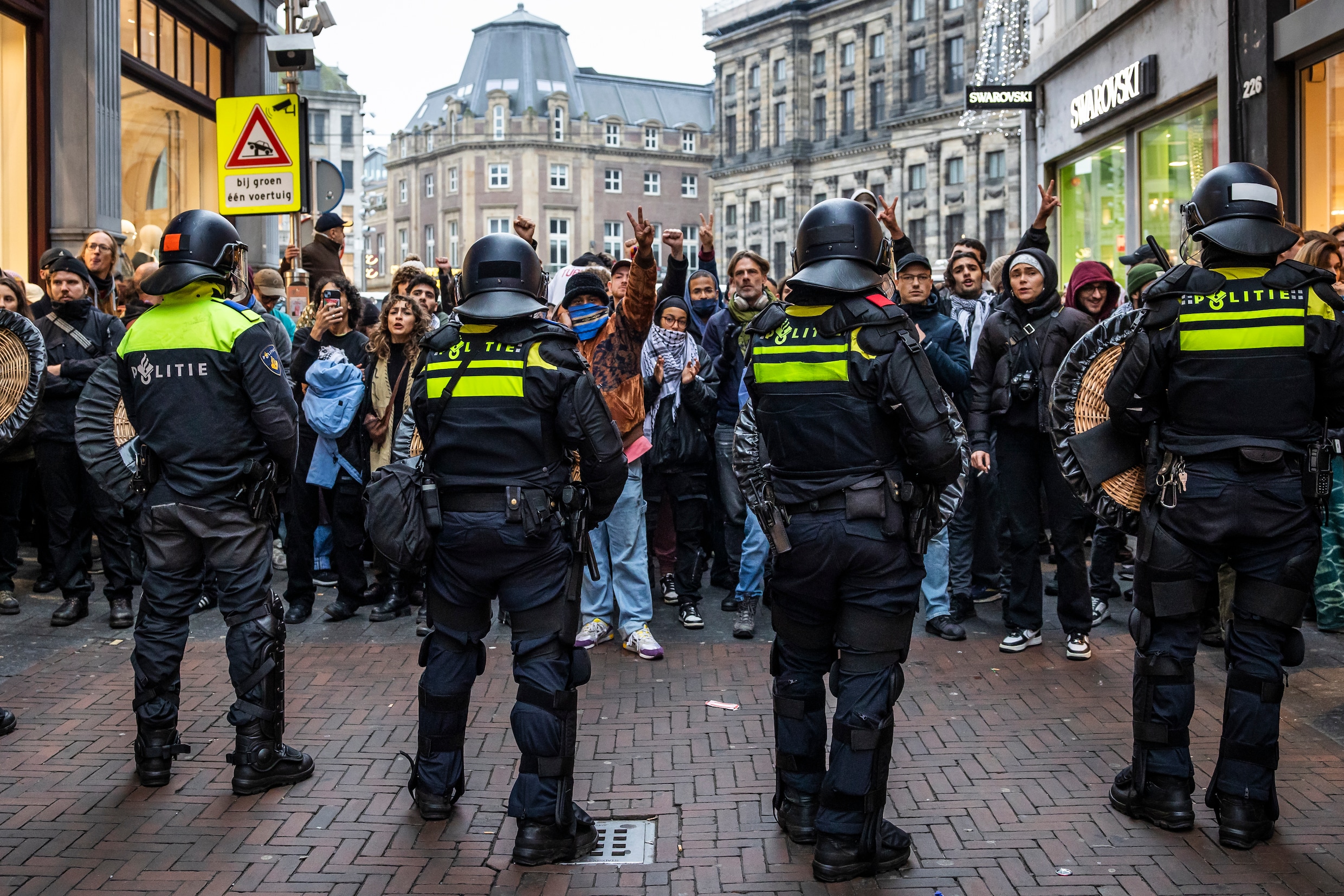 Live: Israëlische supporters aangevallen in Amsterdam, volg het laatste nieuws | Het Parool