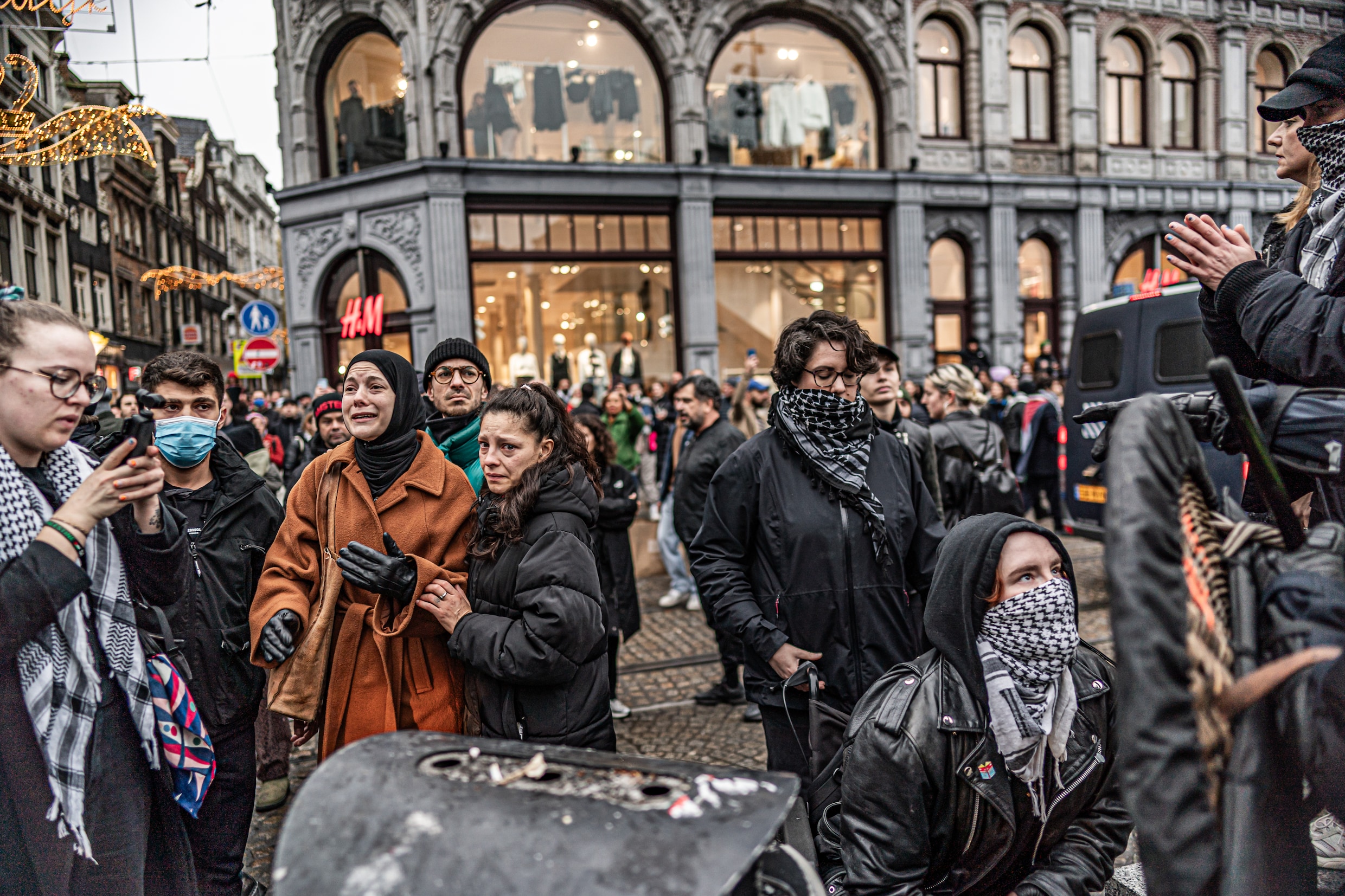 Zij dagvaarden Amsterdam vanwege demonstratieverbod na Ajax-Maccabi ...