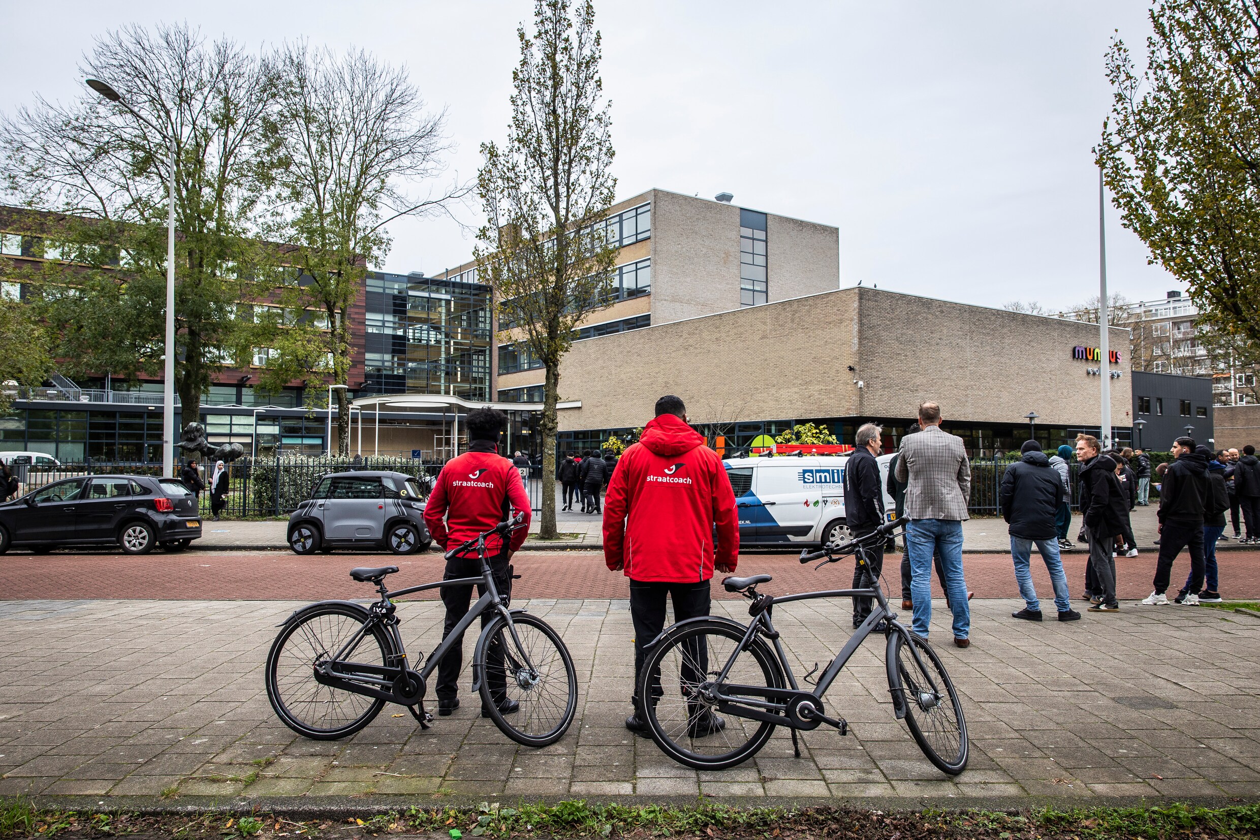 Politie surveilleert bij scholen in Amsterdam-West en Nieuw-West na ...