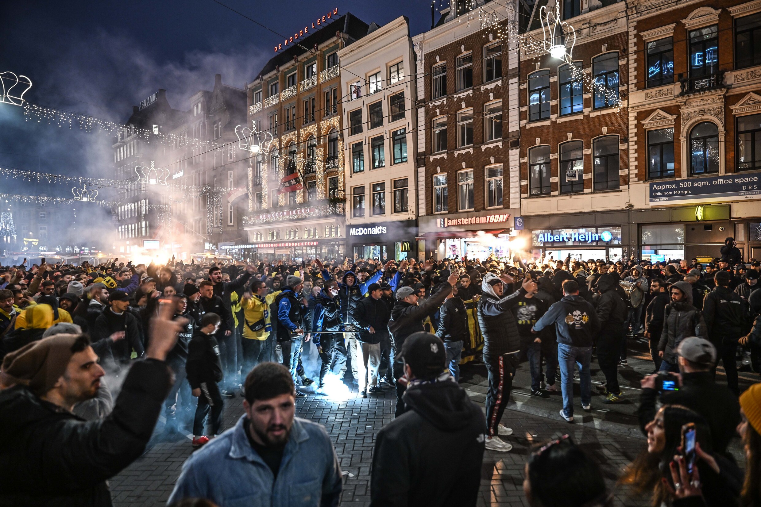 Amsterdamse stadsbestuur miste bij rellen voelsprieten in de stad – en ...