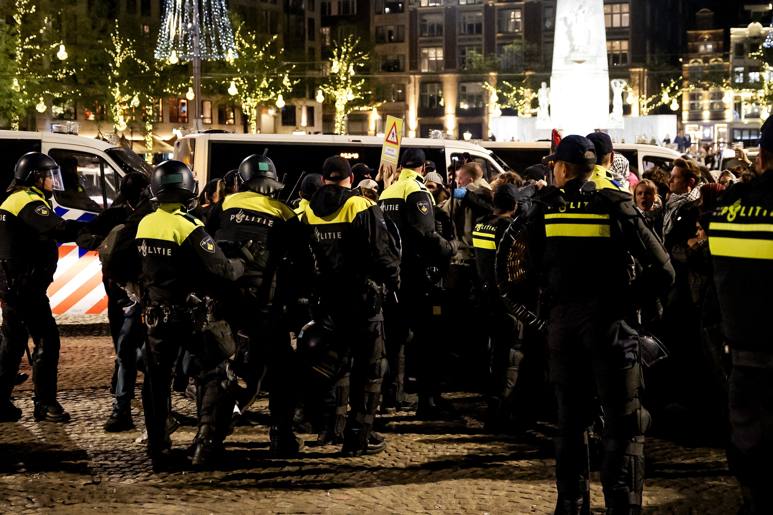 Teruglezen: Onrust in Amsterdam | Uitermark: nog geen bewijs dat Israël ...