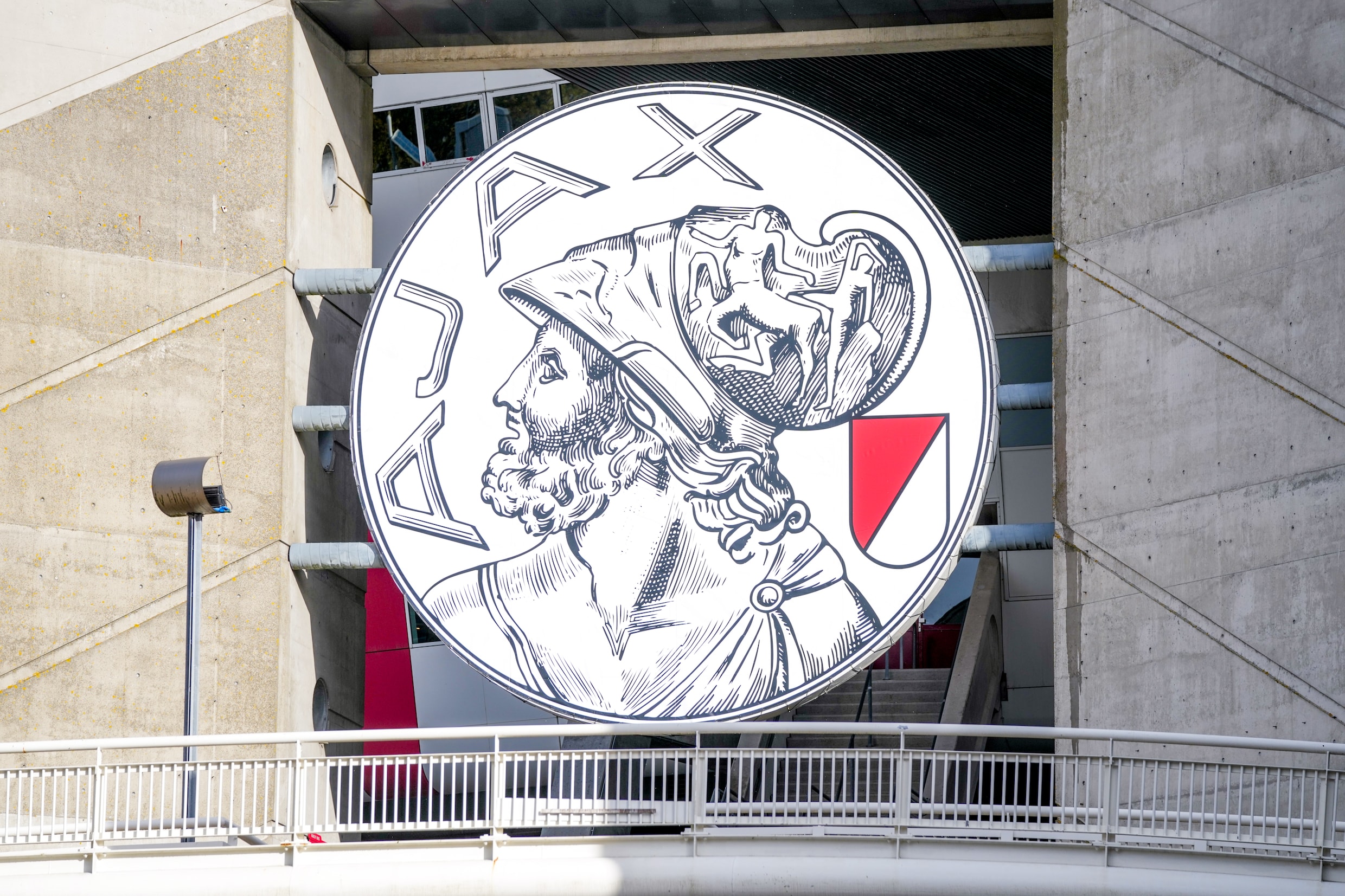 Langgekoesterde wens van Ajaxfans in vervulling: klassiek Ajaxlogo ...