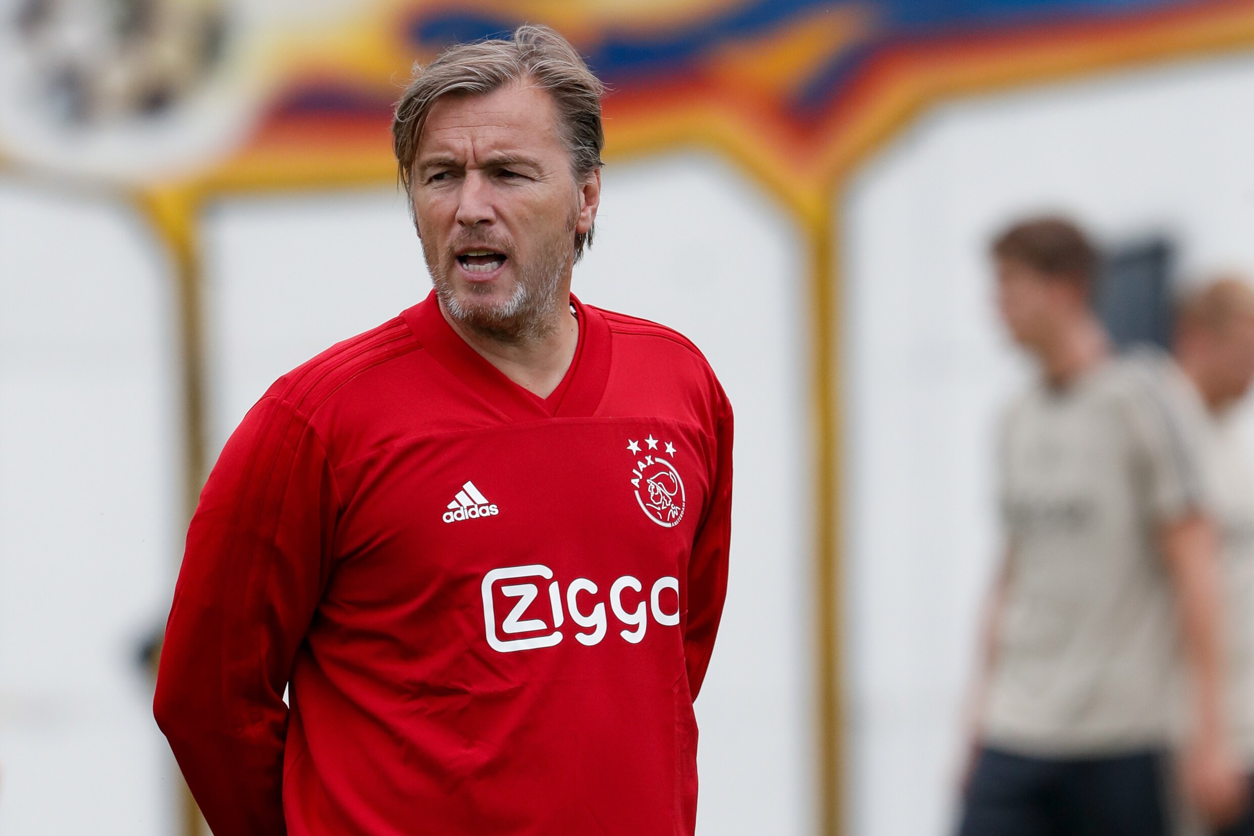 Liever zie je oude helden van Ajax blijven, maar de exit van Witschge ...