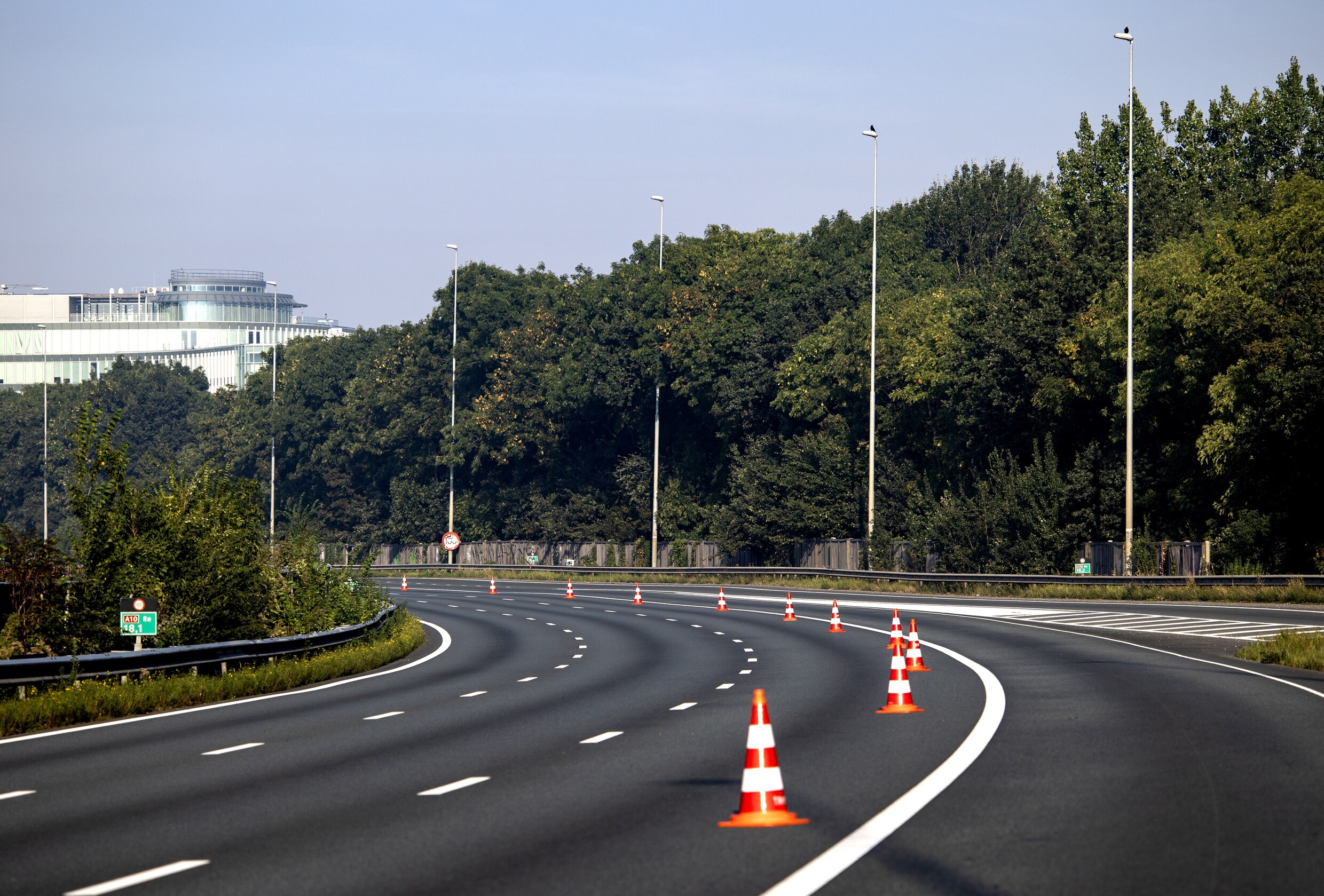 Drie weekenden verkeersdrukte en extra reistijd door werkzaamheden A10-Zuid | Het Parool