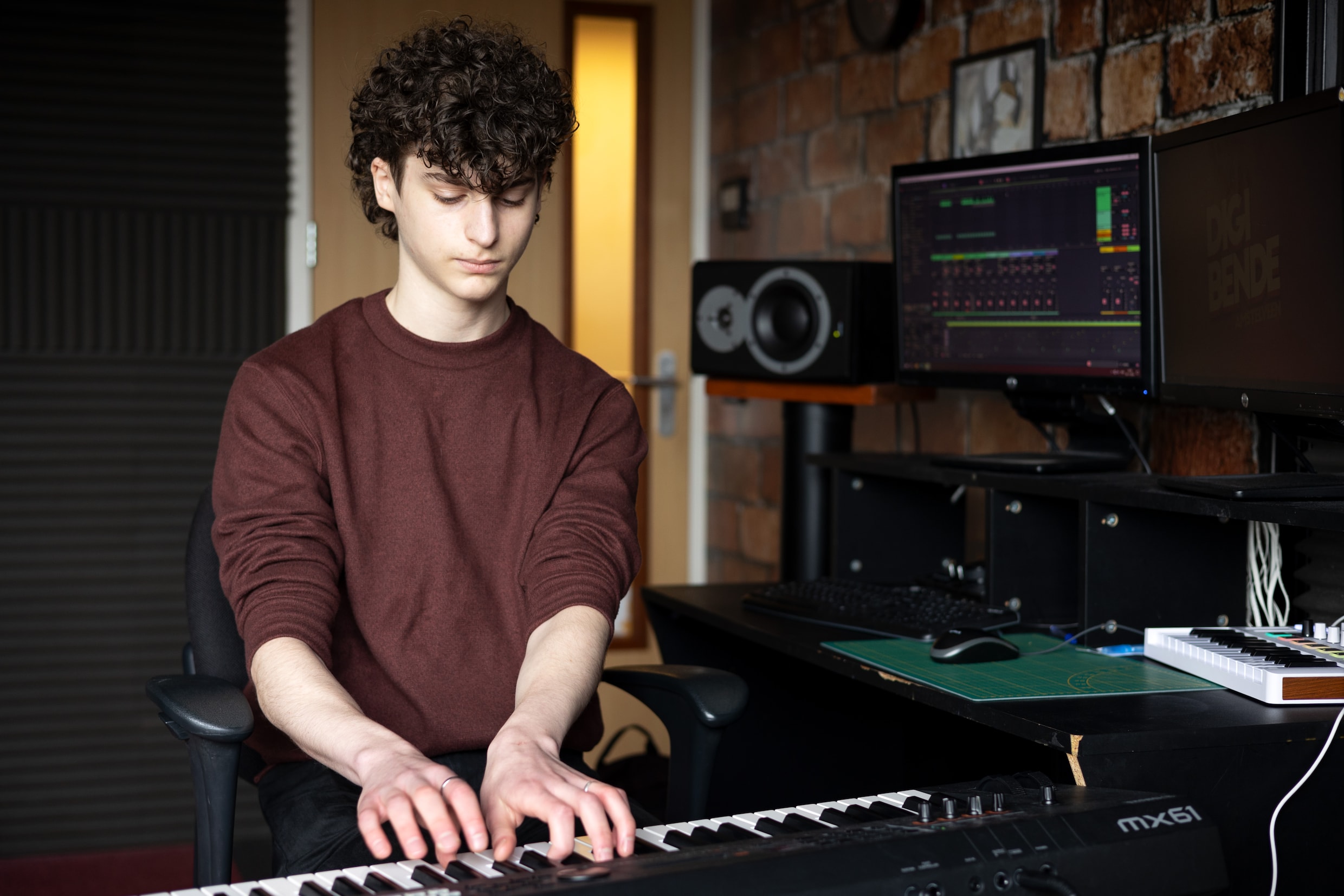 Uitvallers op school maken een herstart bij Digibende: ‘Ik ben veranderd als persoon. Nu sta ik ...