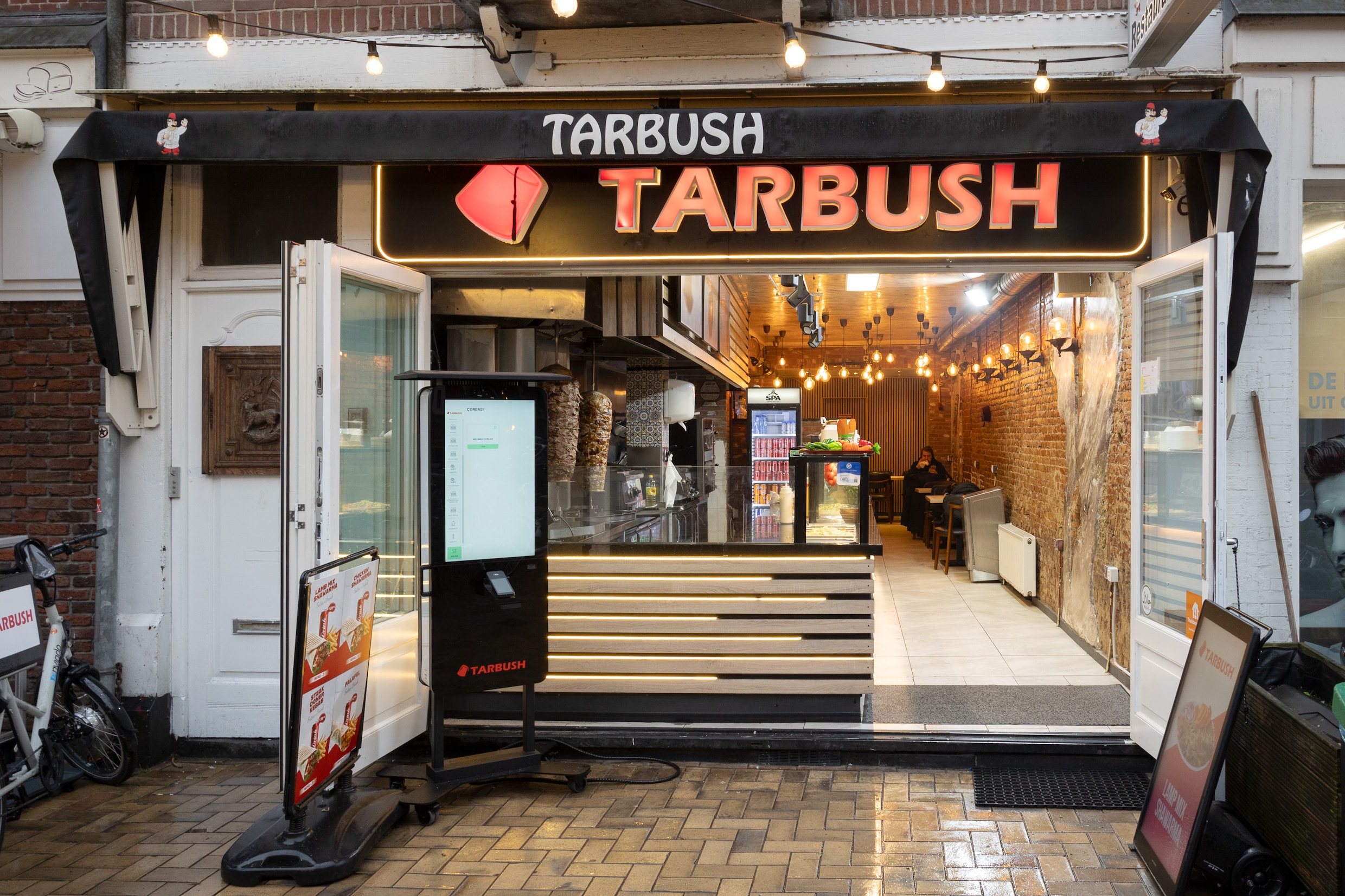 Bij Tarbush heeft de shoarma een zoet randje, zoals in romantische ...