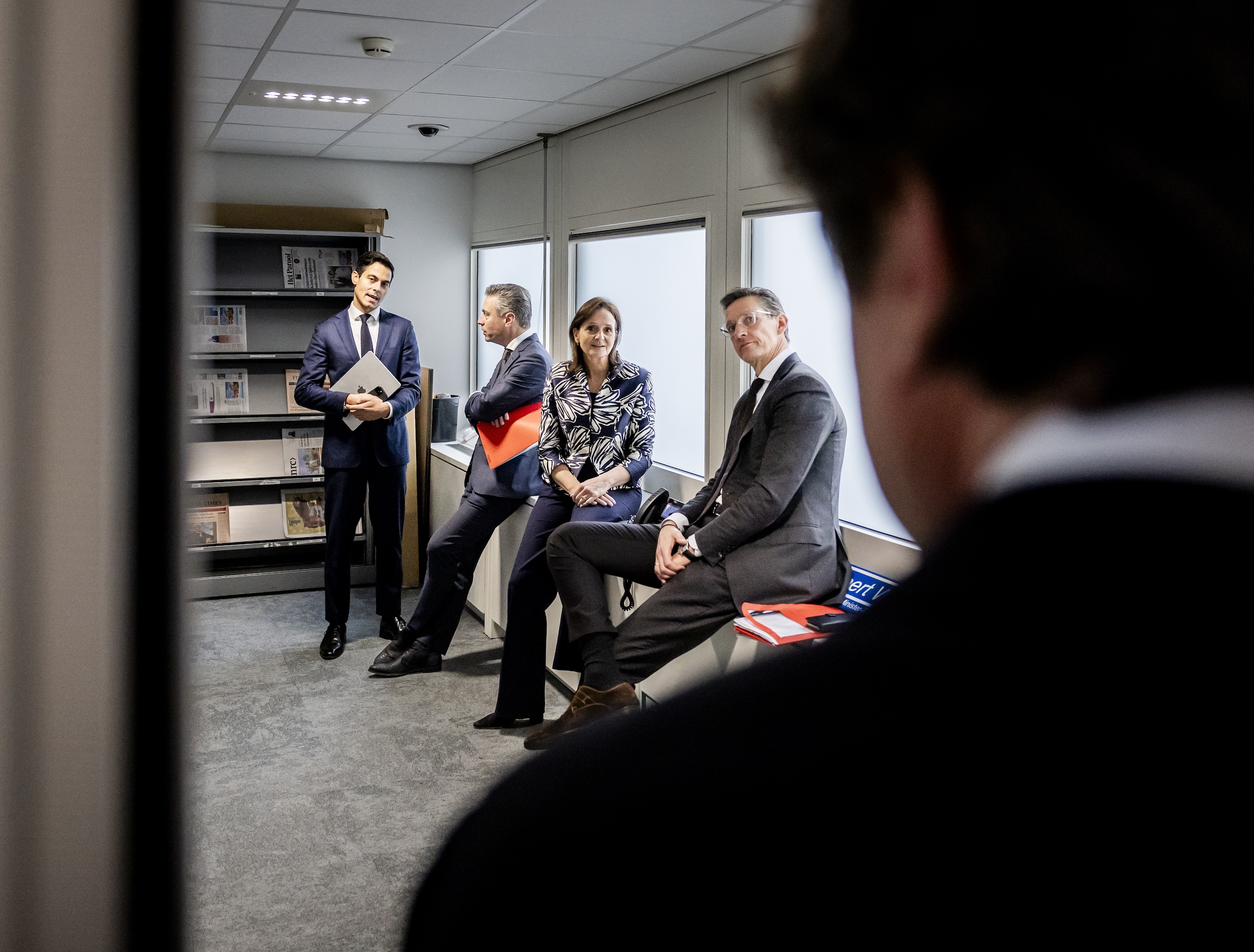 Stemming onderwijsbezuinigingen uitgesteld, D66 stapt uit overleg | Het ...