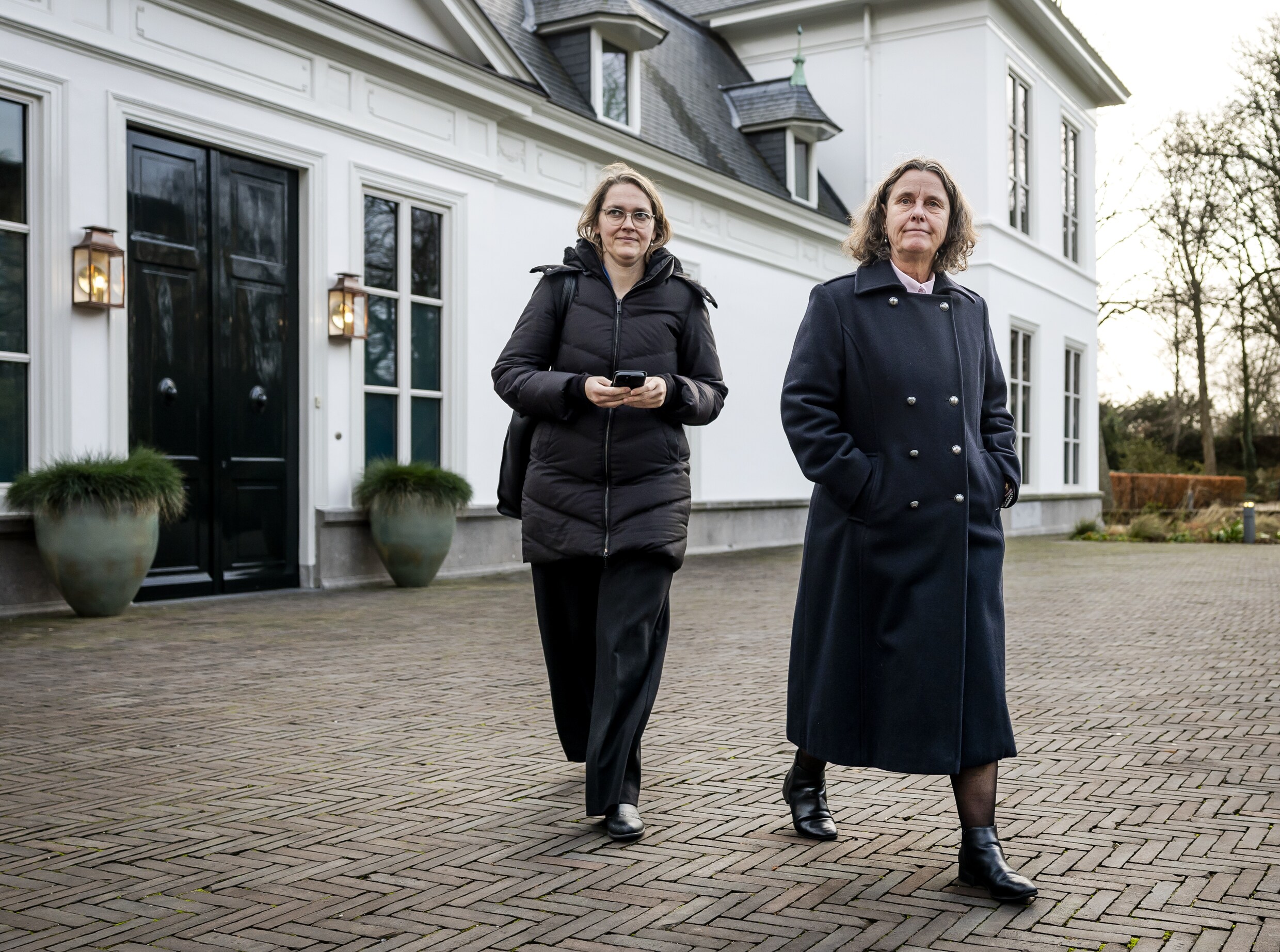 Adviescolleges geven Faber gele kaart om asielplannen; discussie in het kabinet ligt in het ...