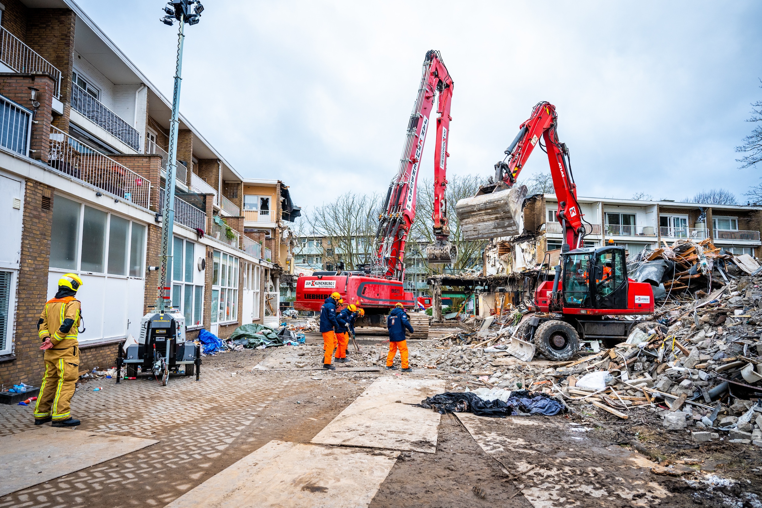 Jongen (8) verliest beide ouders en zus bij explosies in Den Haag | Het ...