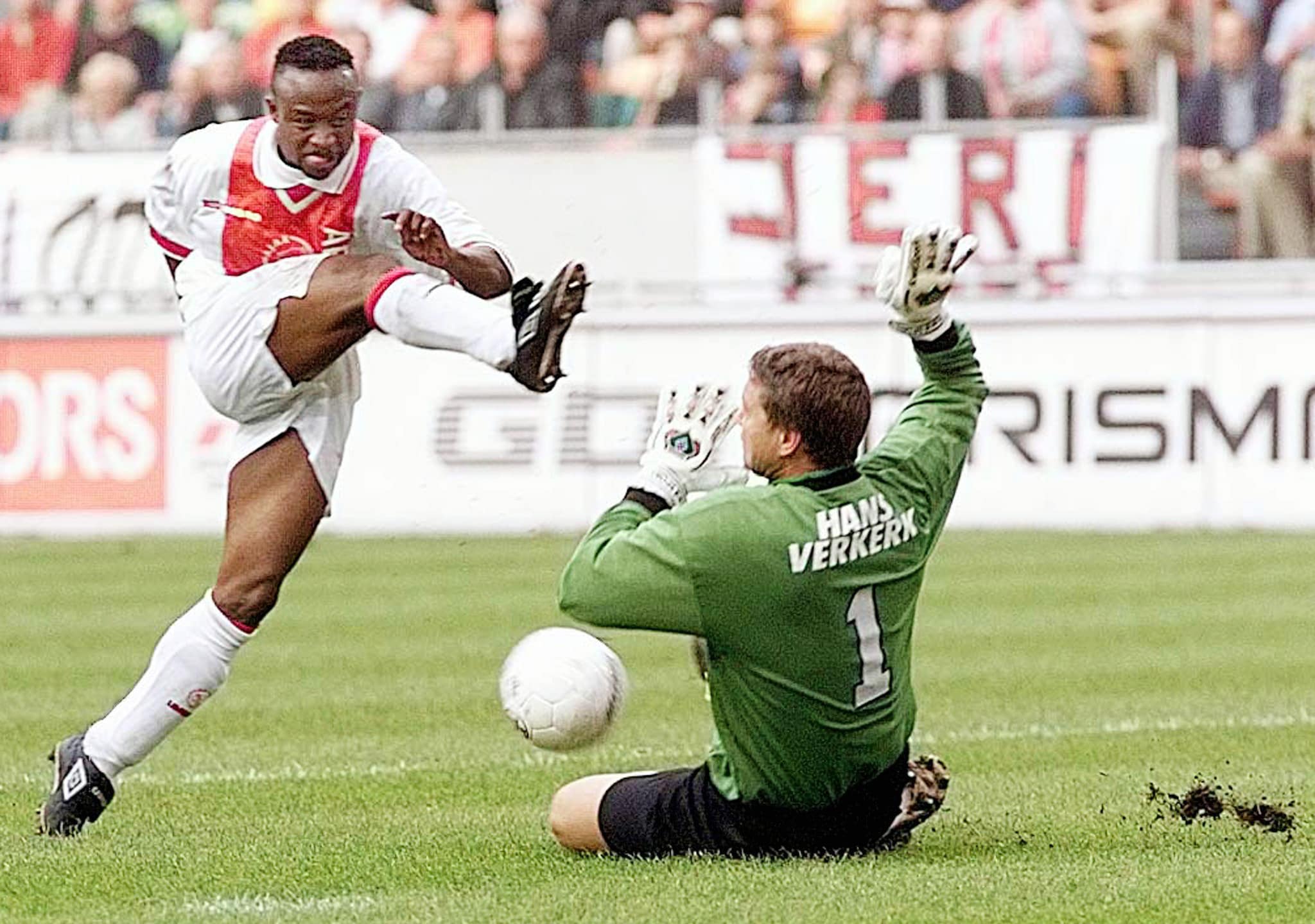 Inzamelingsactie voor oud-Ajacied Tijjani Babangida na ...